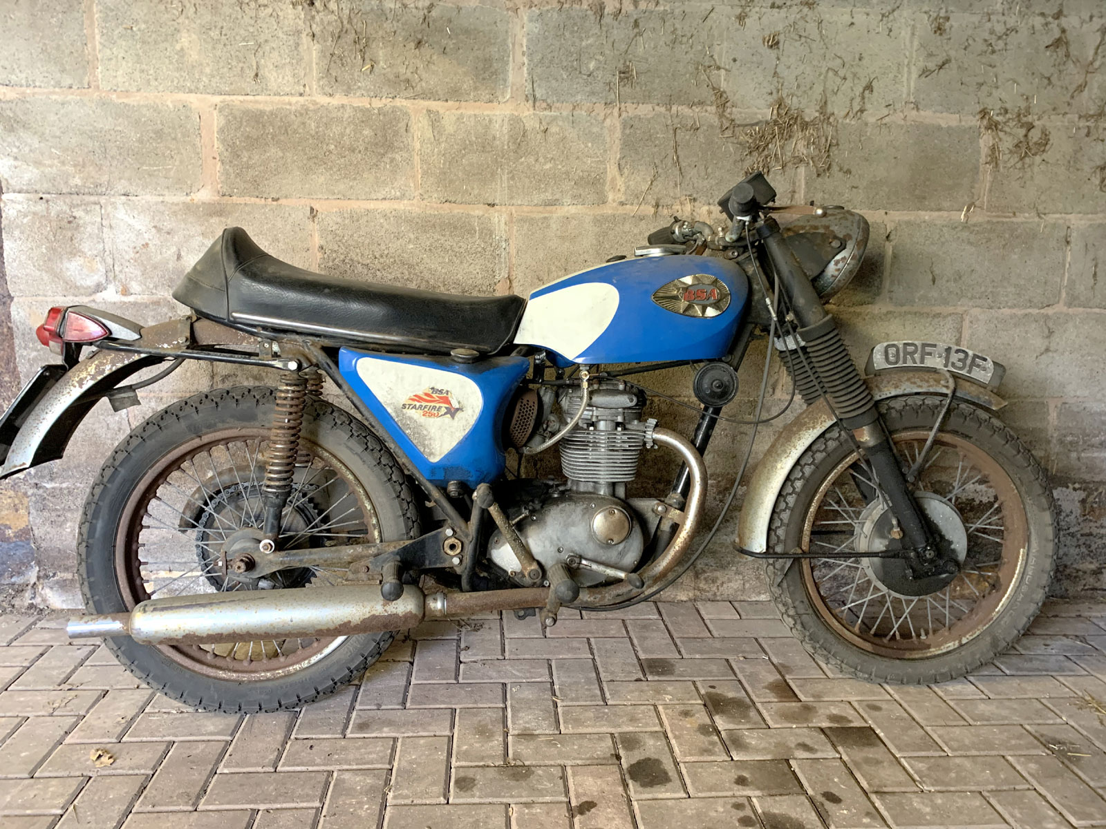 Lot 1 - 1968 BSA B25 Starfire