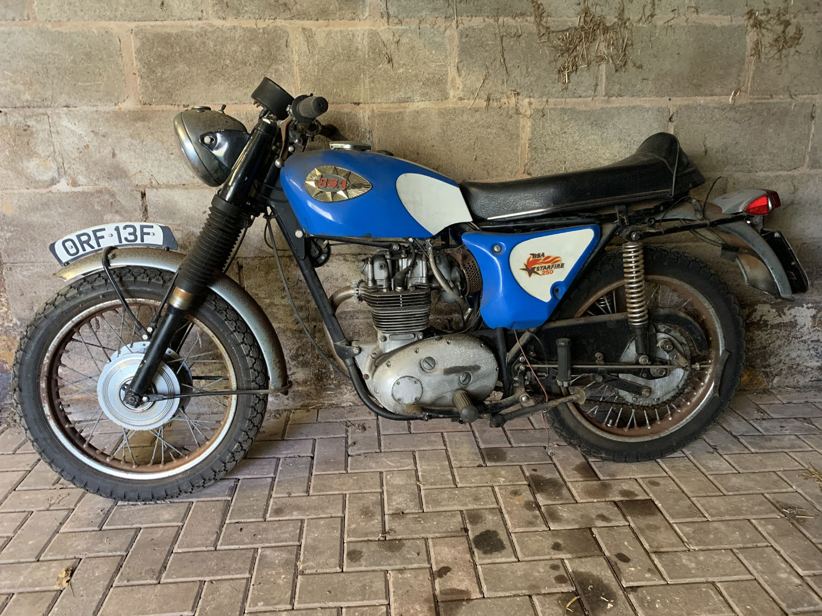 Lot 1 - 1968 BSA B25 Starfire