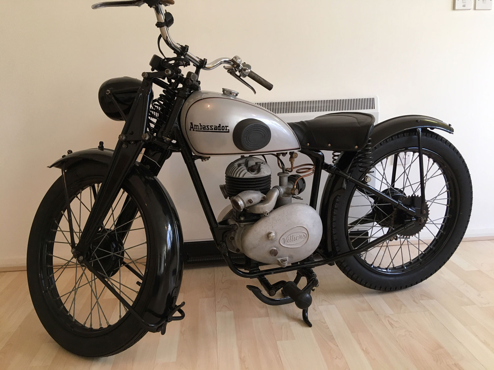 Lot 38 - 1948 Ambassador Series II