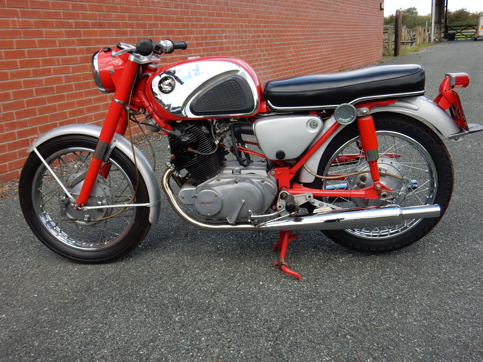 Lot 24 - 1964 Honda CB72