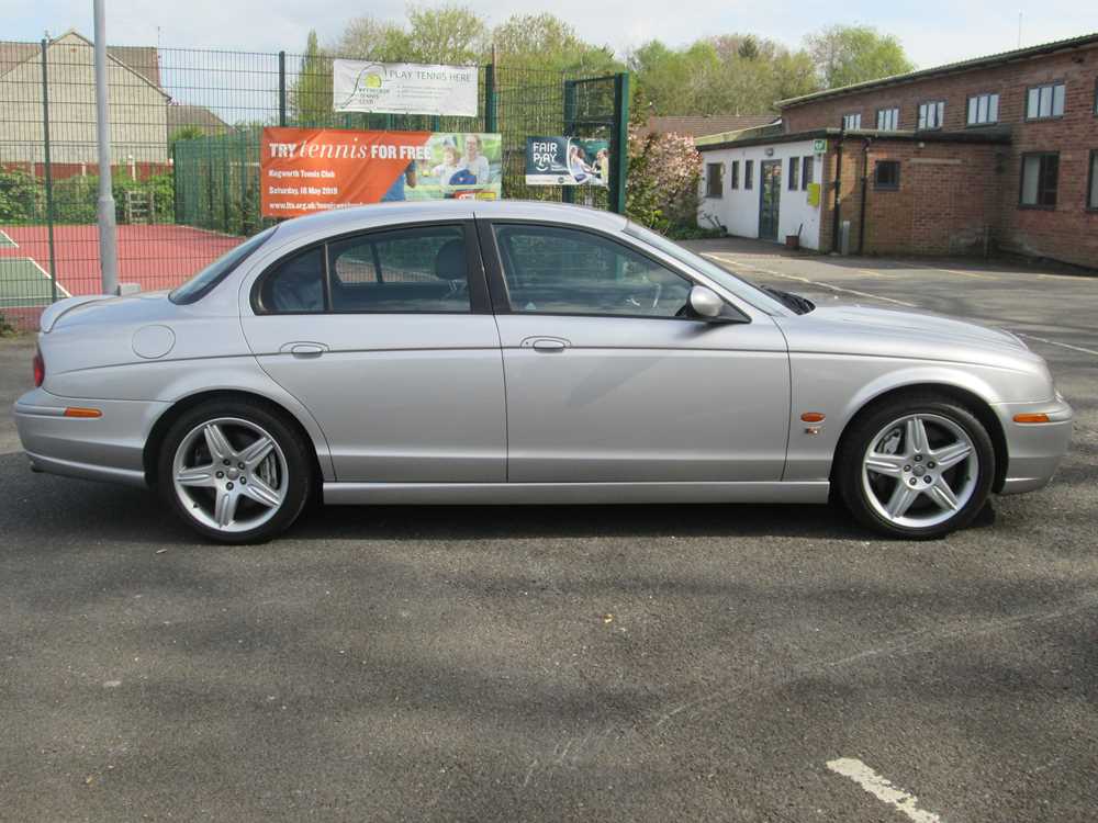 Lot 15 - 2002 Jaguar S-Type R