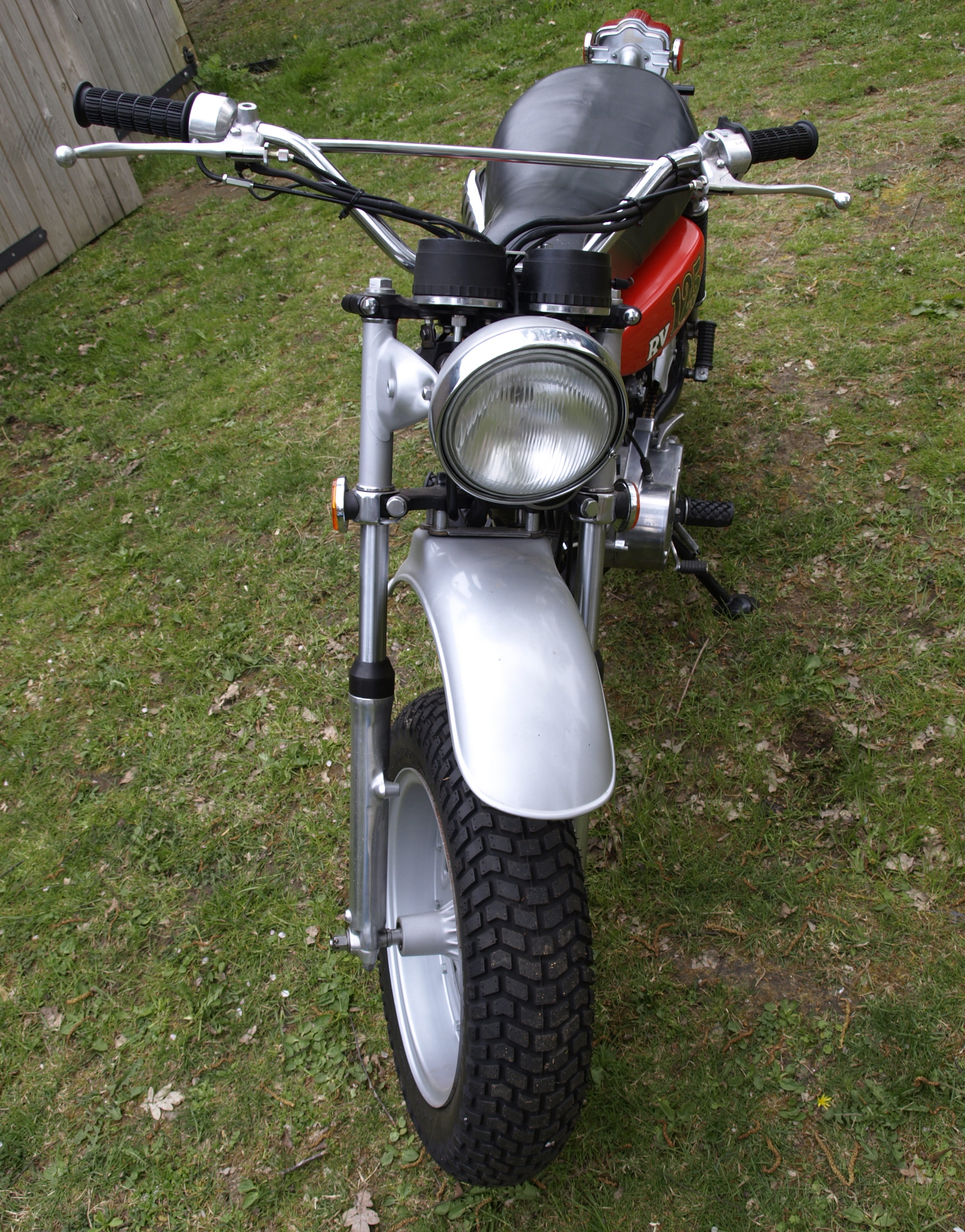 Lot 231 - 1975 Suzuki RV125M Tracker