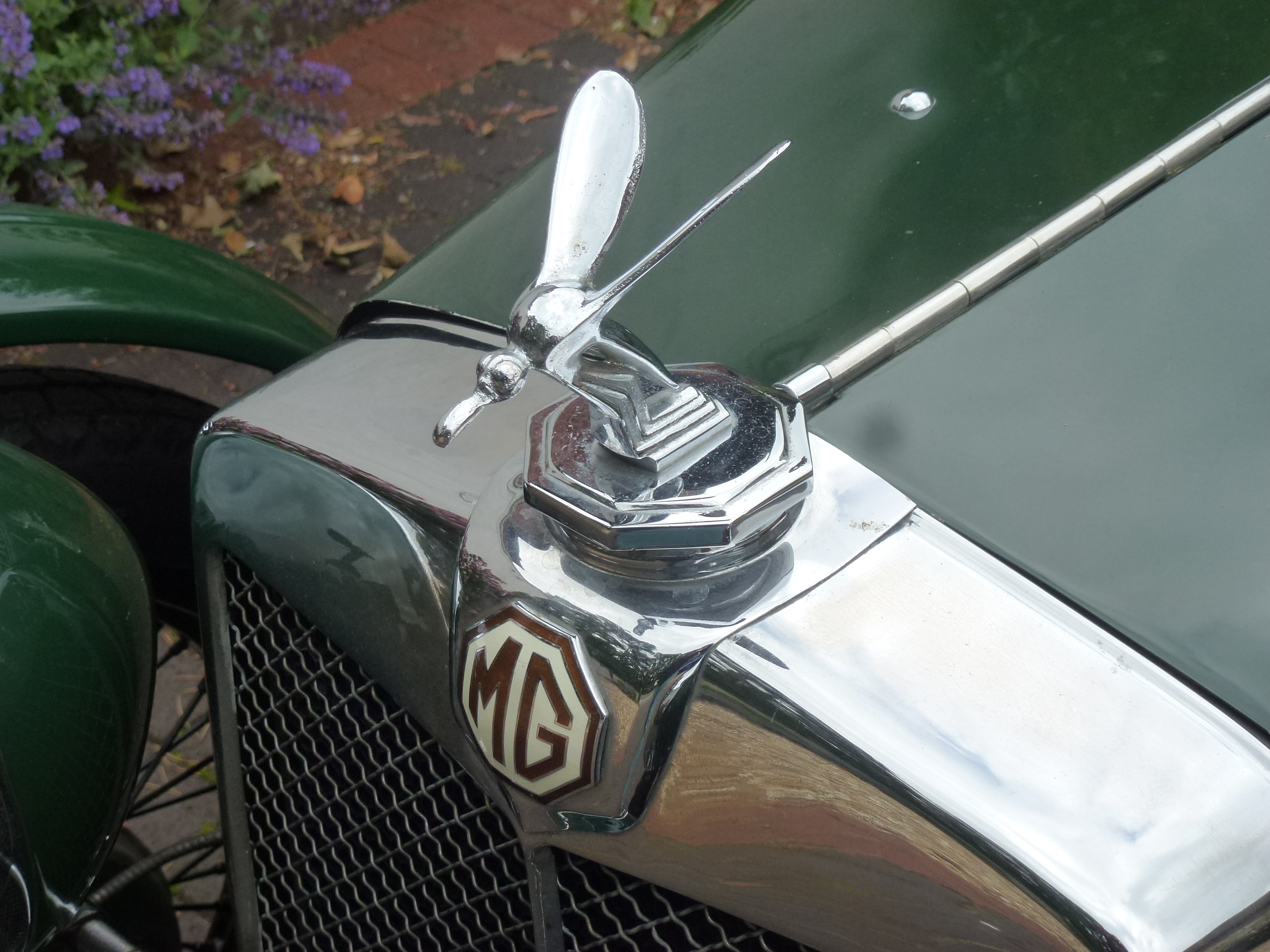 Lot 346 - 1932 MG J2