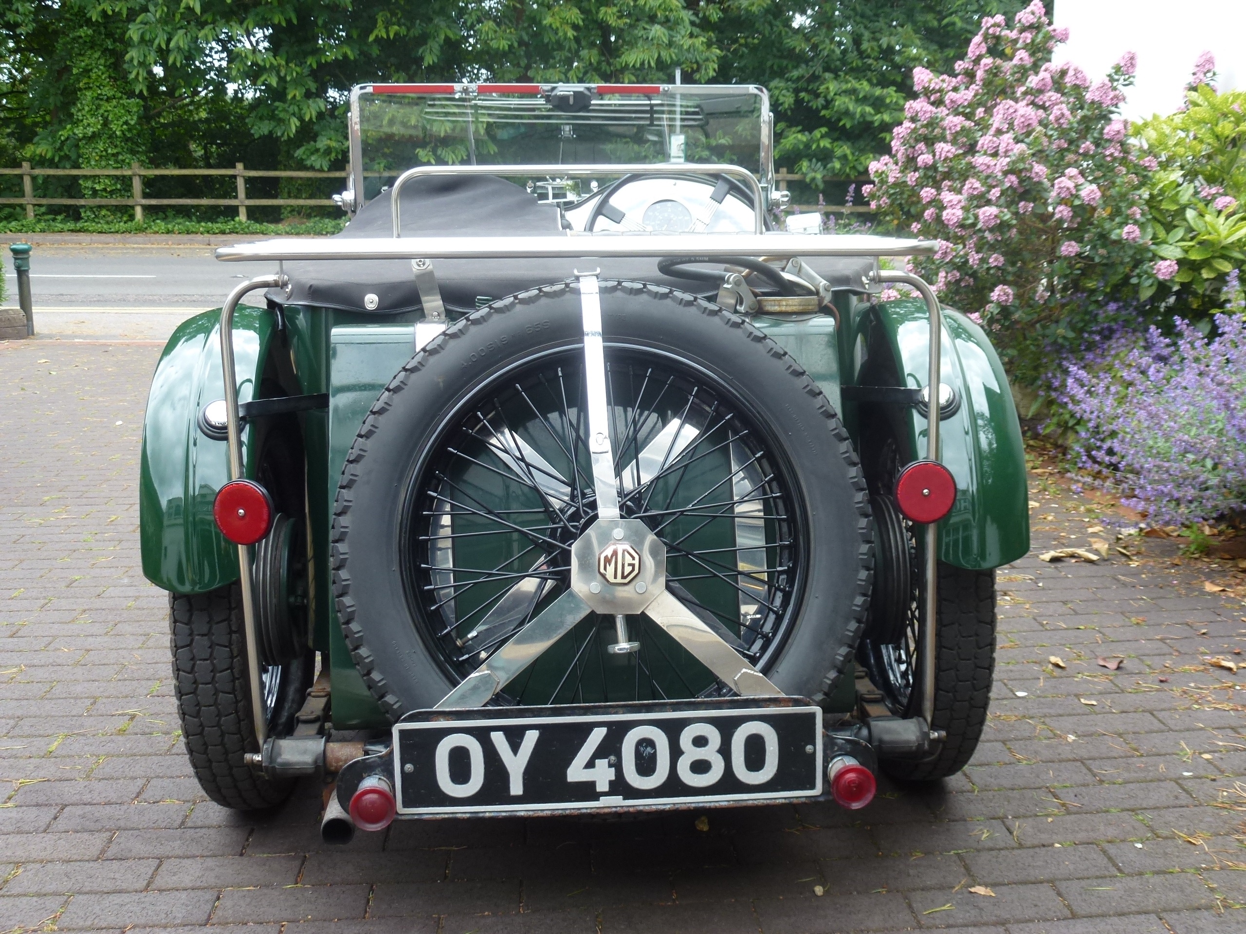 Lot 346 - 1932 MG J2