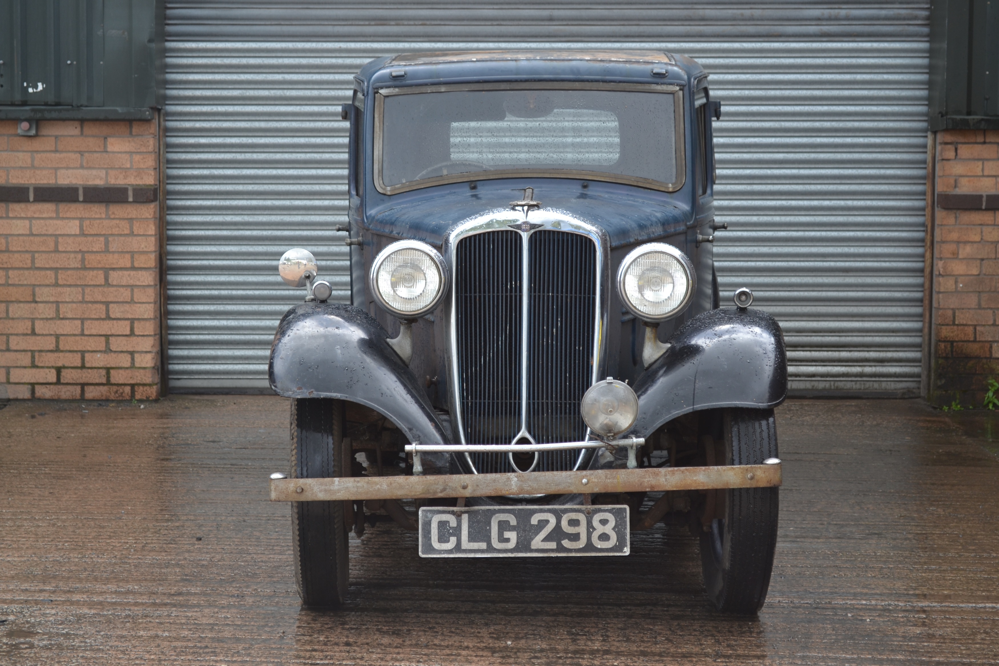Lot 301 - 1935 Standard Ten Saloon