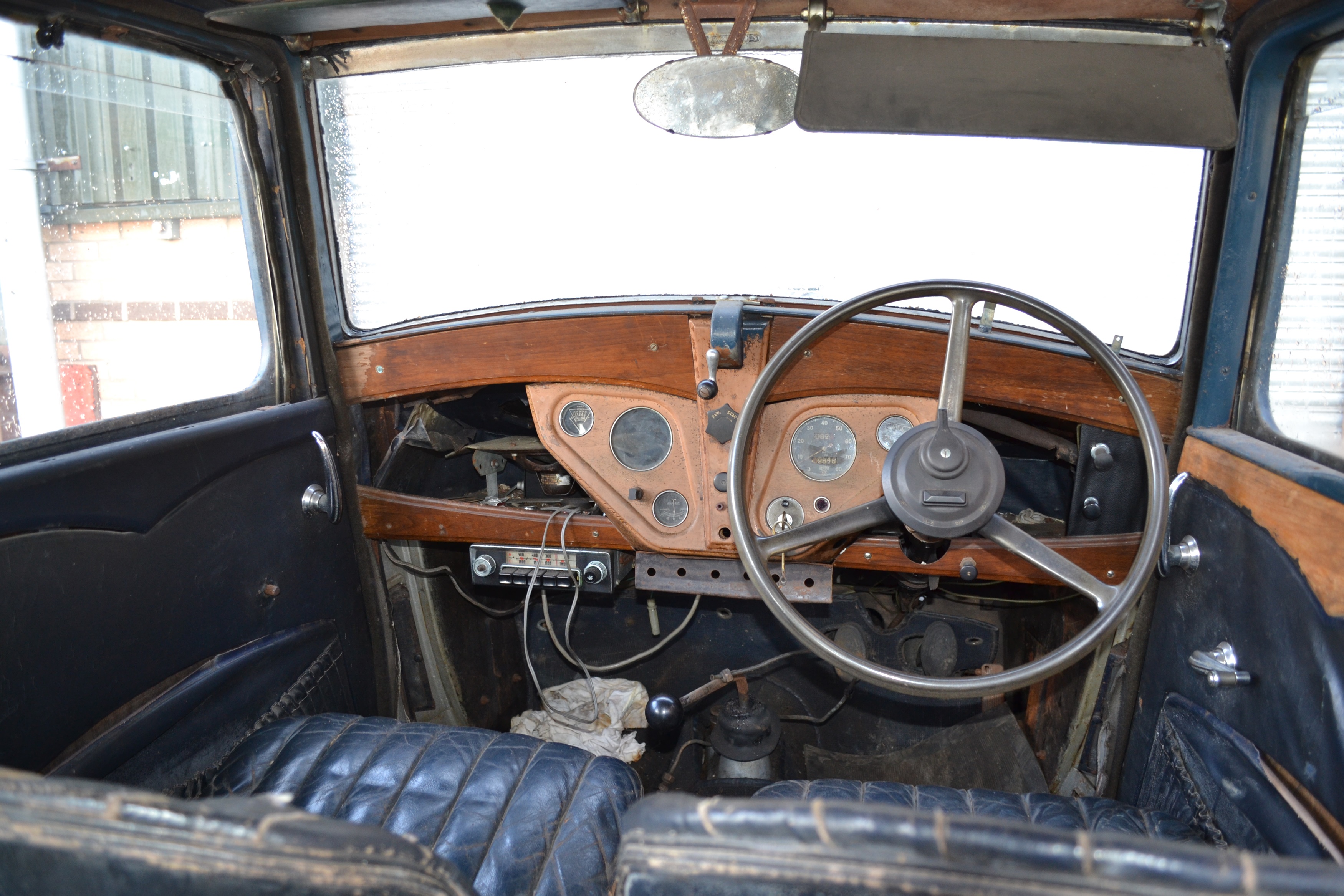 Lot 301 - 1935 Standard Ten Saloon