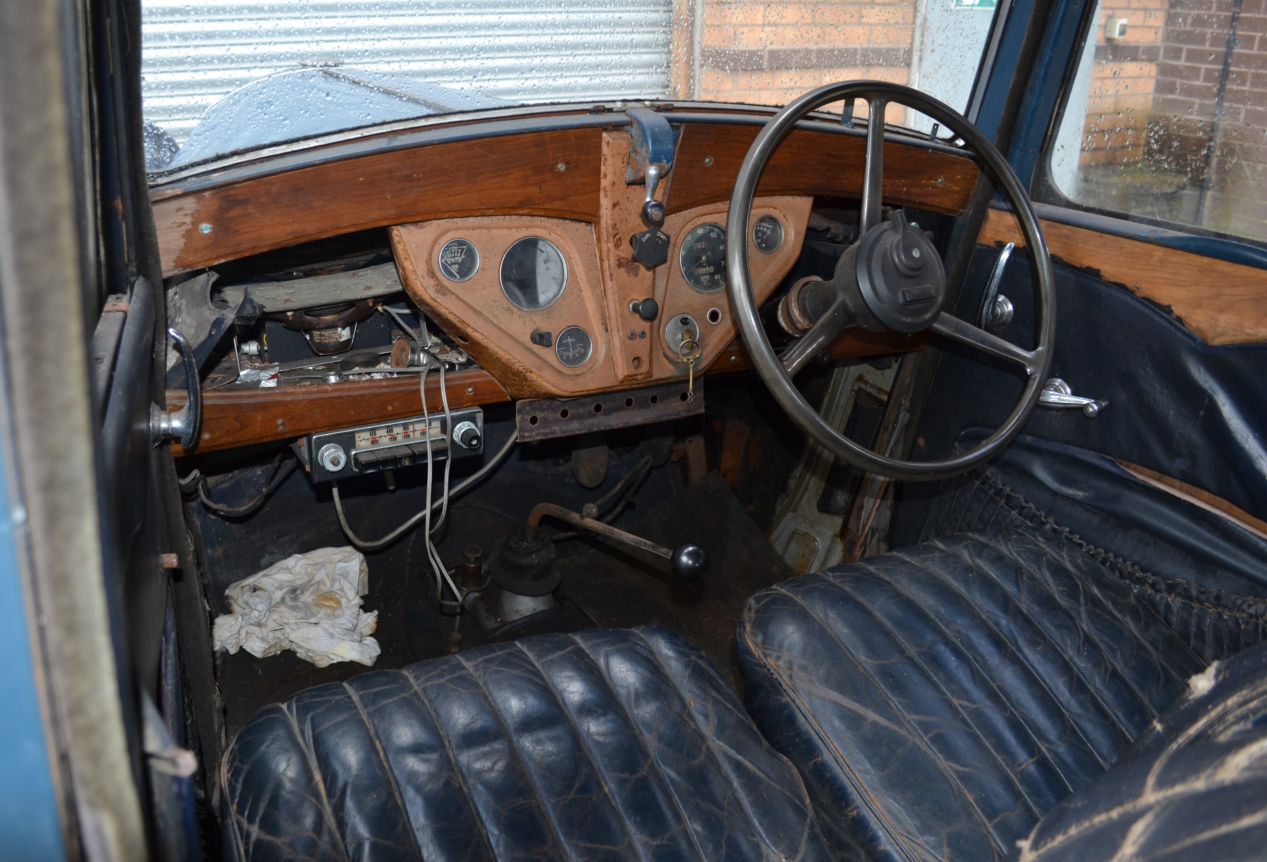Lot 301 - 1935 Standard Ten Saloon