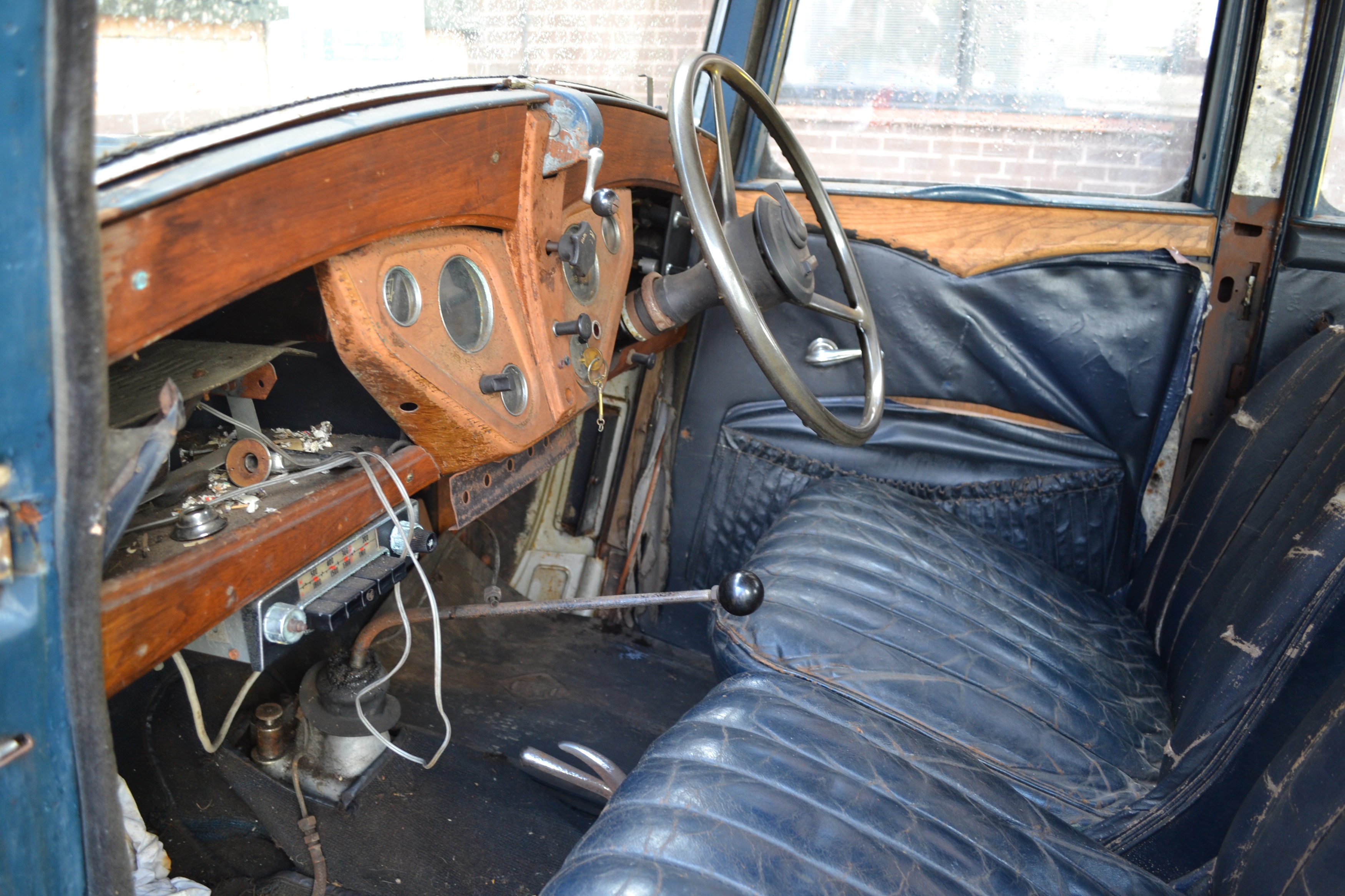 Lot 301 - 1935 Standard Ten Saloon