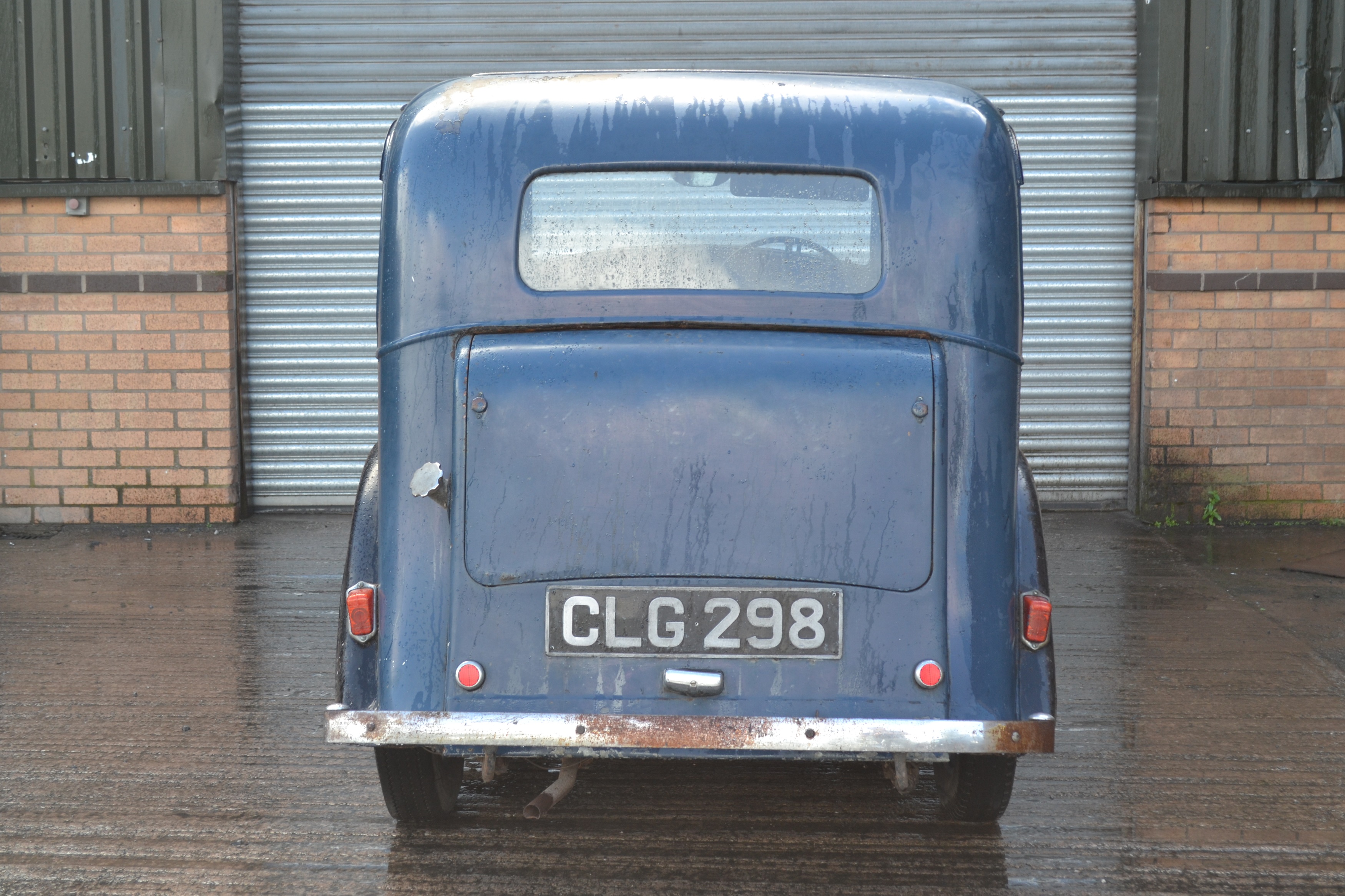 Lot 301 - 1935 Standard Ten Saloon