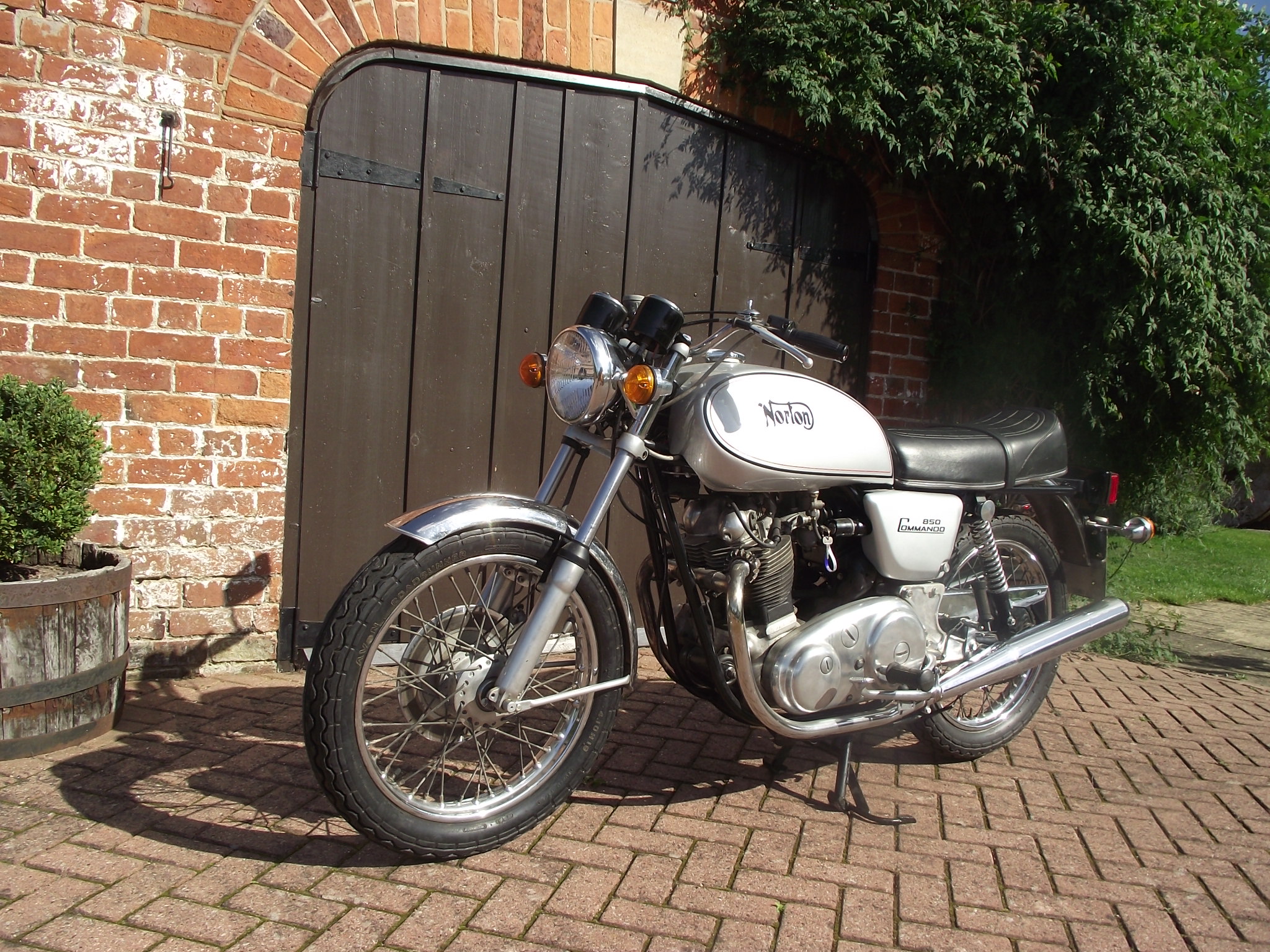 Lot 65 - 1974 Norton Commando 850