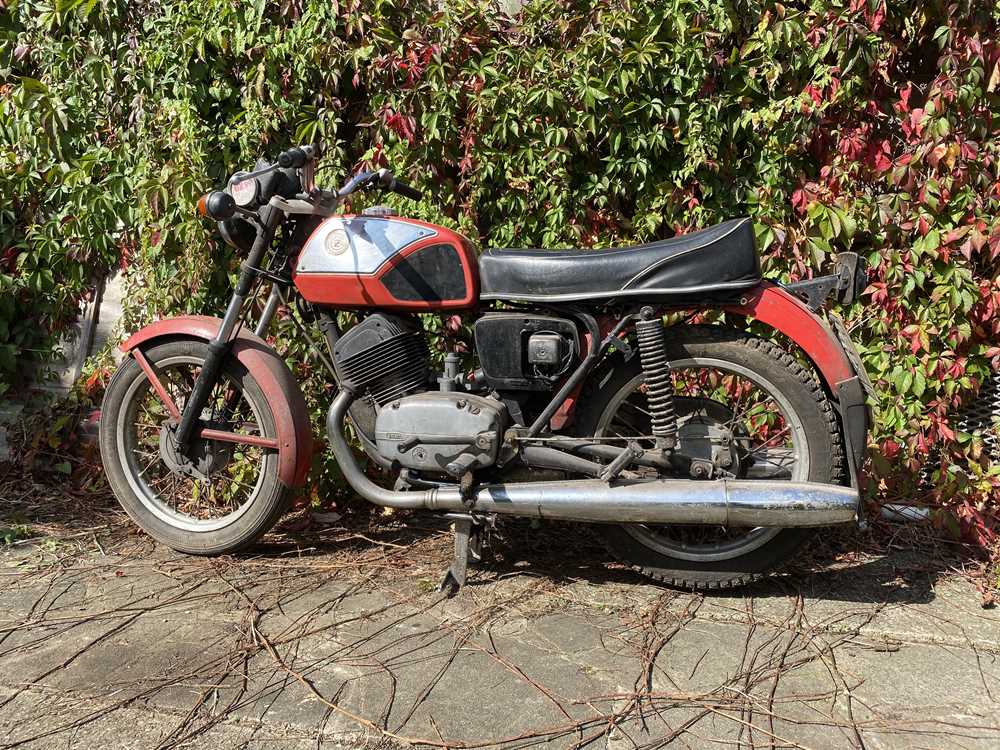 Lot 204 - 1984 CZ 250cc Twin