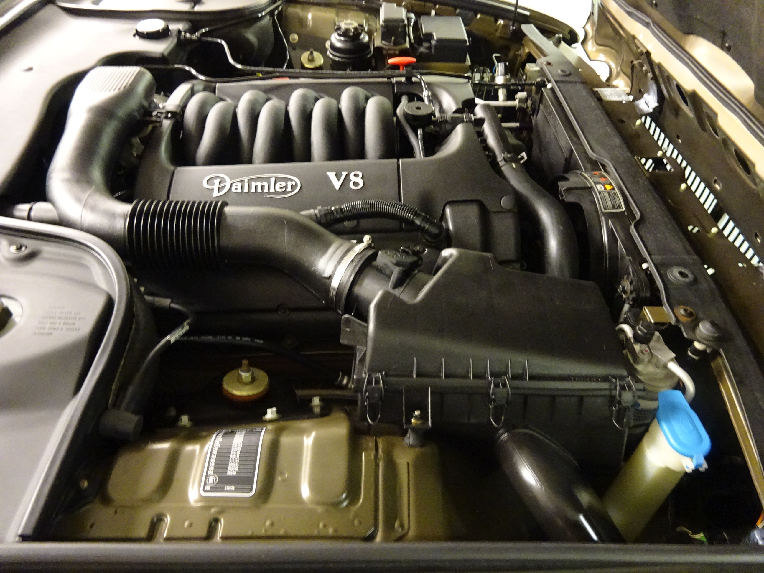 Lot 44 - 2001 Daimler V8 4 Litre Long Wheelbase