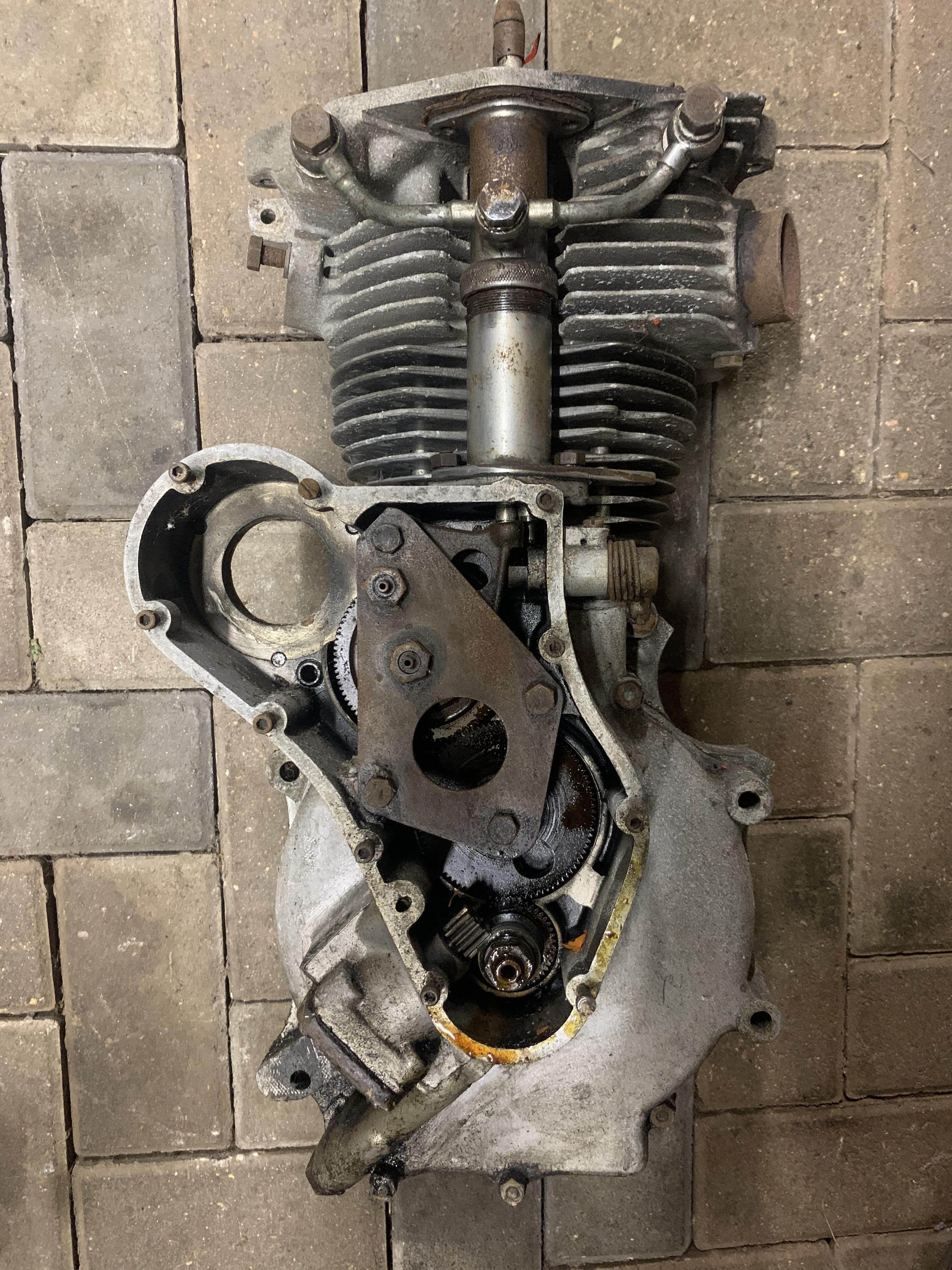 Lot 107 - c1959 Velocette Venom 500cc Engine & Various