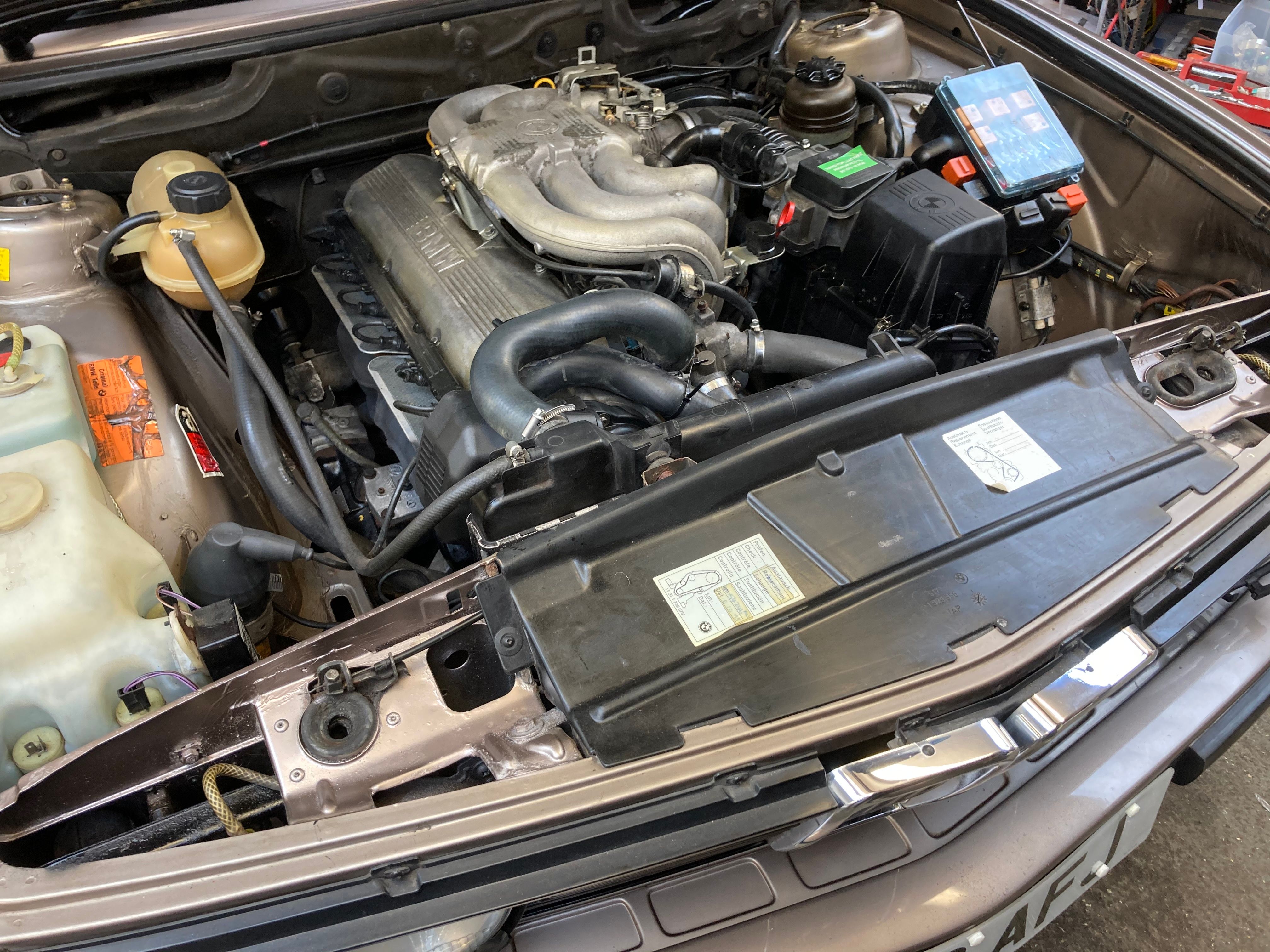 Lot 355 - 1988 BMW 525e Lux Automatic