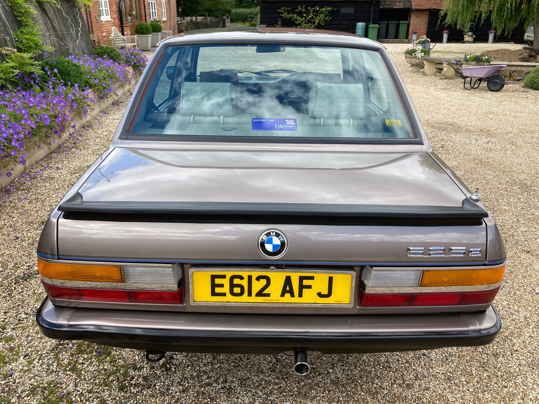 Lot 355 - 1988 BMW 525e Lux Automatic