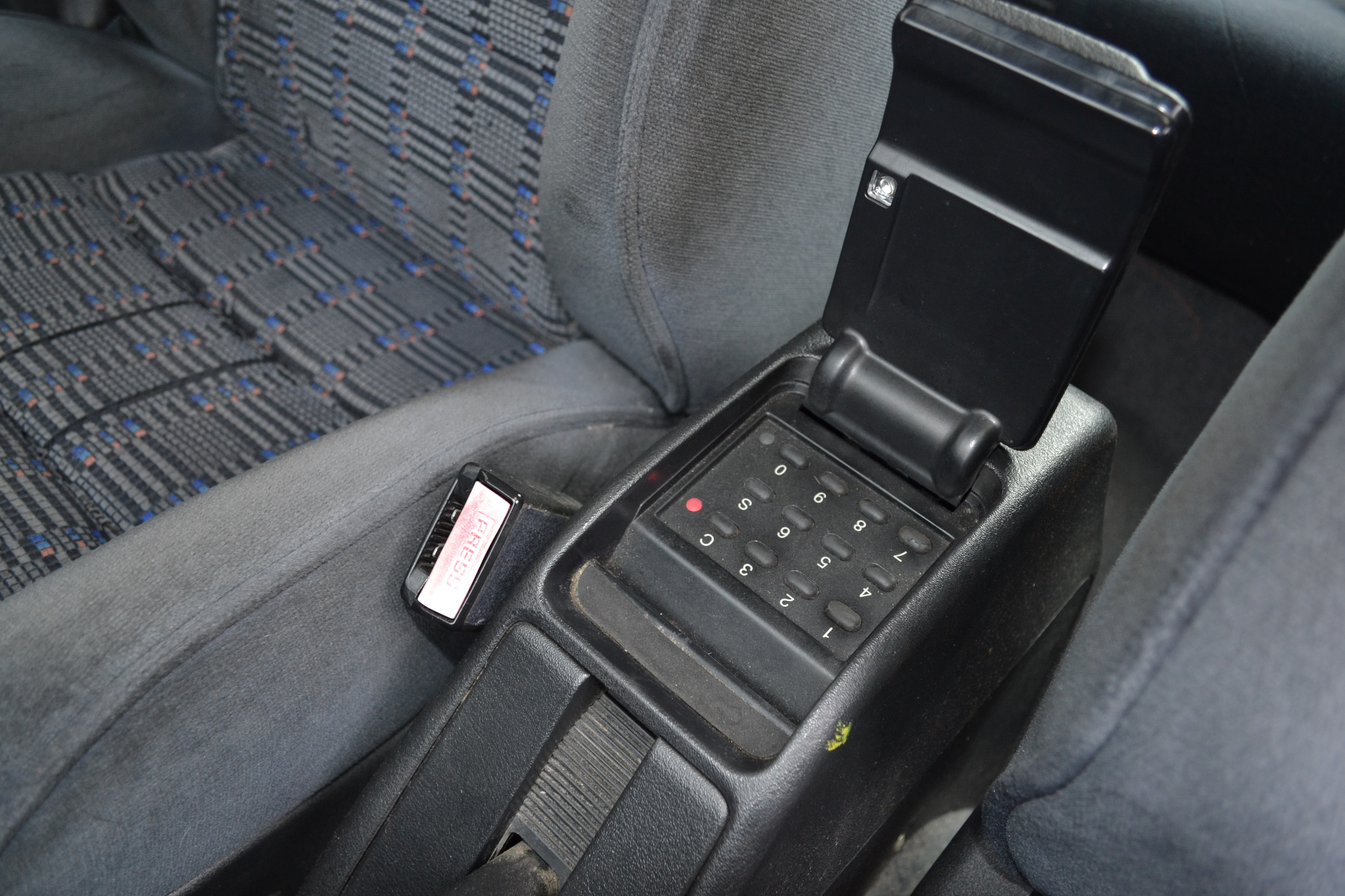 Lot 348 - 1995 Peugeot 405 GLX