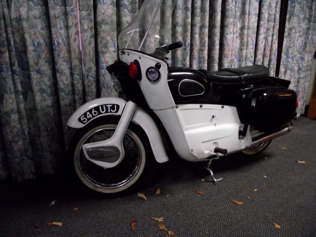 Lot 100 - 1961 Ariel Leader