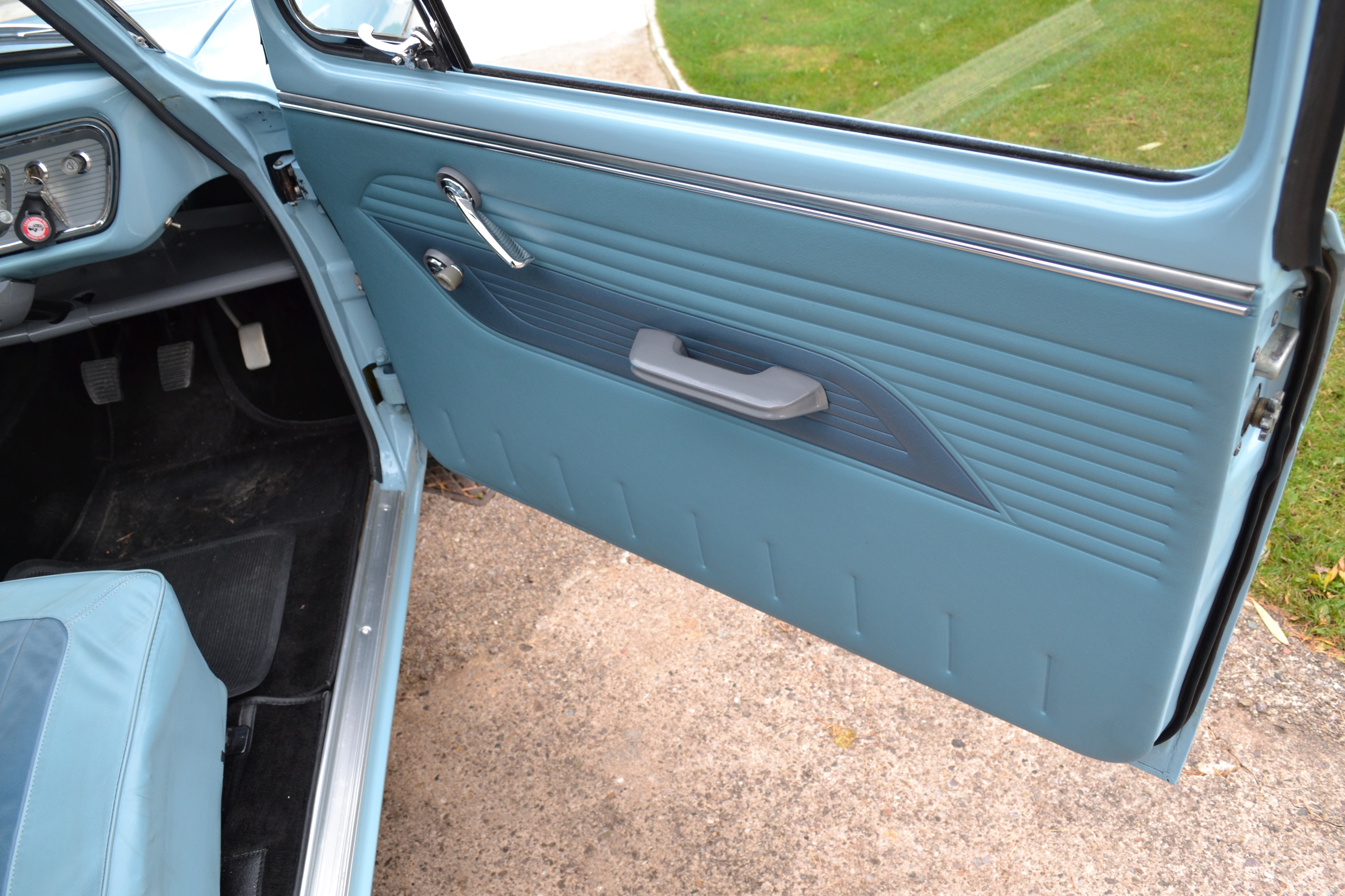 Lot 371 - 1960 Ford Anglia 105E Deluxe