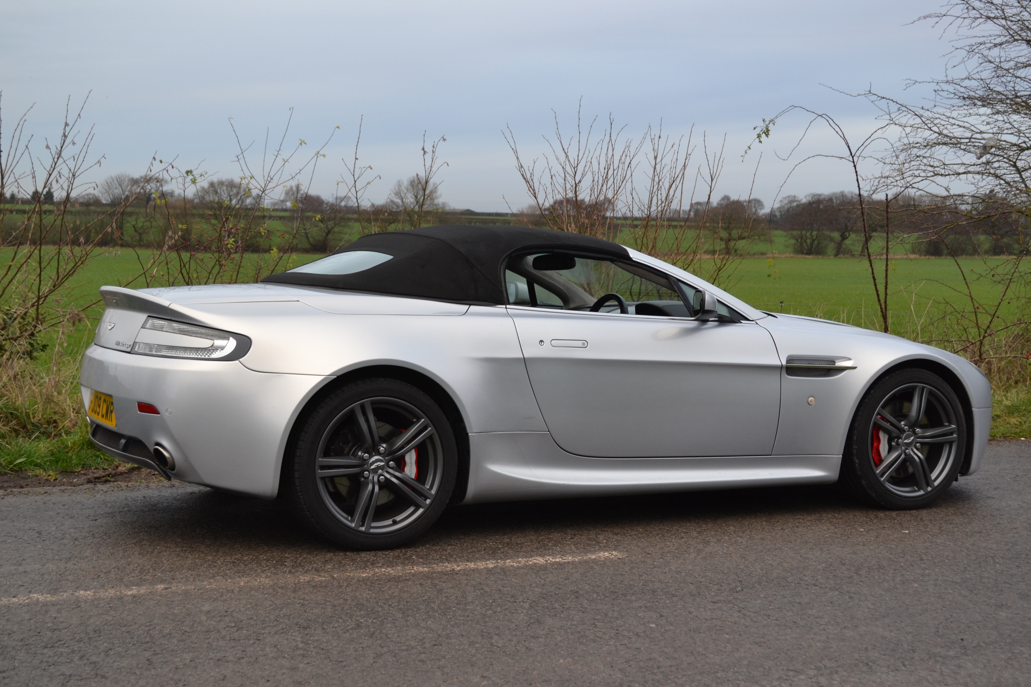 Lot 39 - 2009 Aston Martin V8 Vantage N400 Roadster