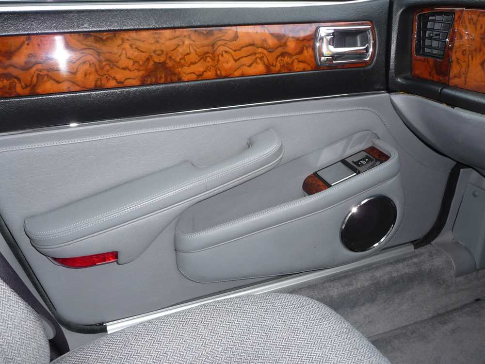 Lot 13 - 1987 Daimler 3.6 Saloon