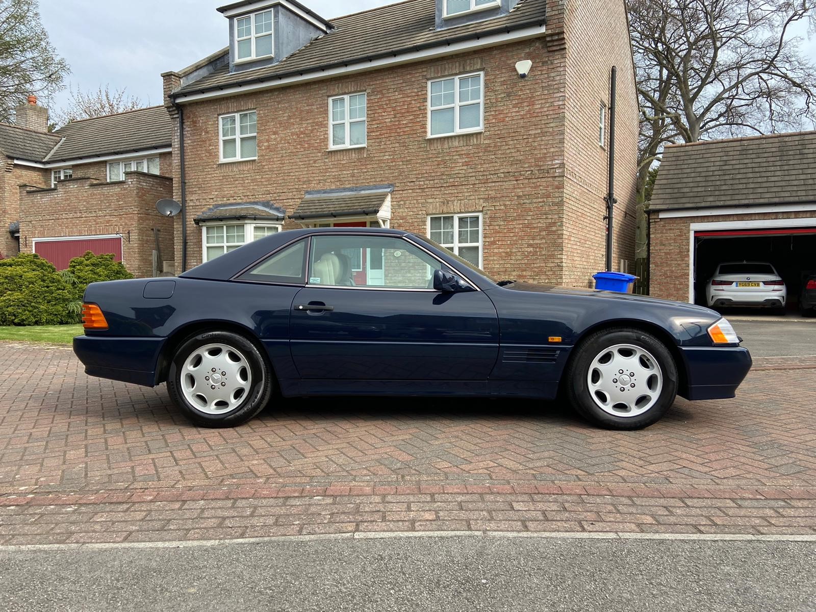 Lot 47 - 1995 Mercedes-Benz 320 SL