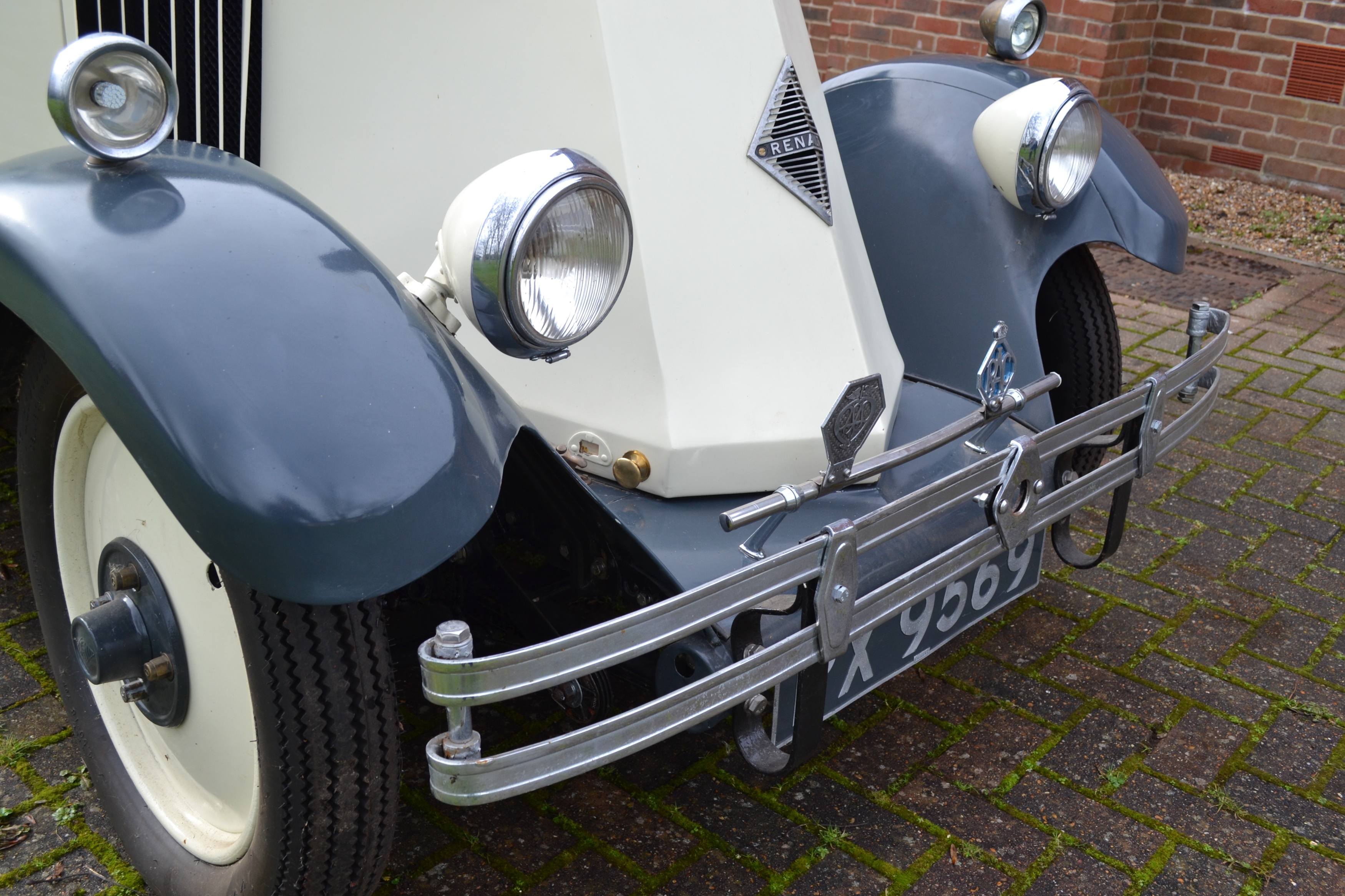 Lot 216 - 1929 Renault NN2 Saloon