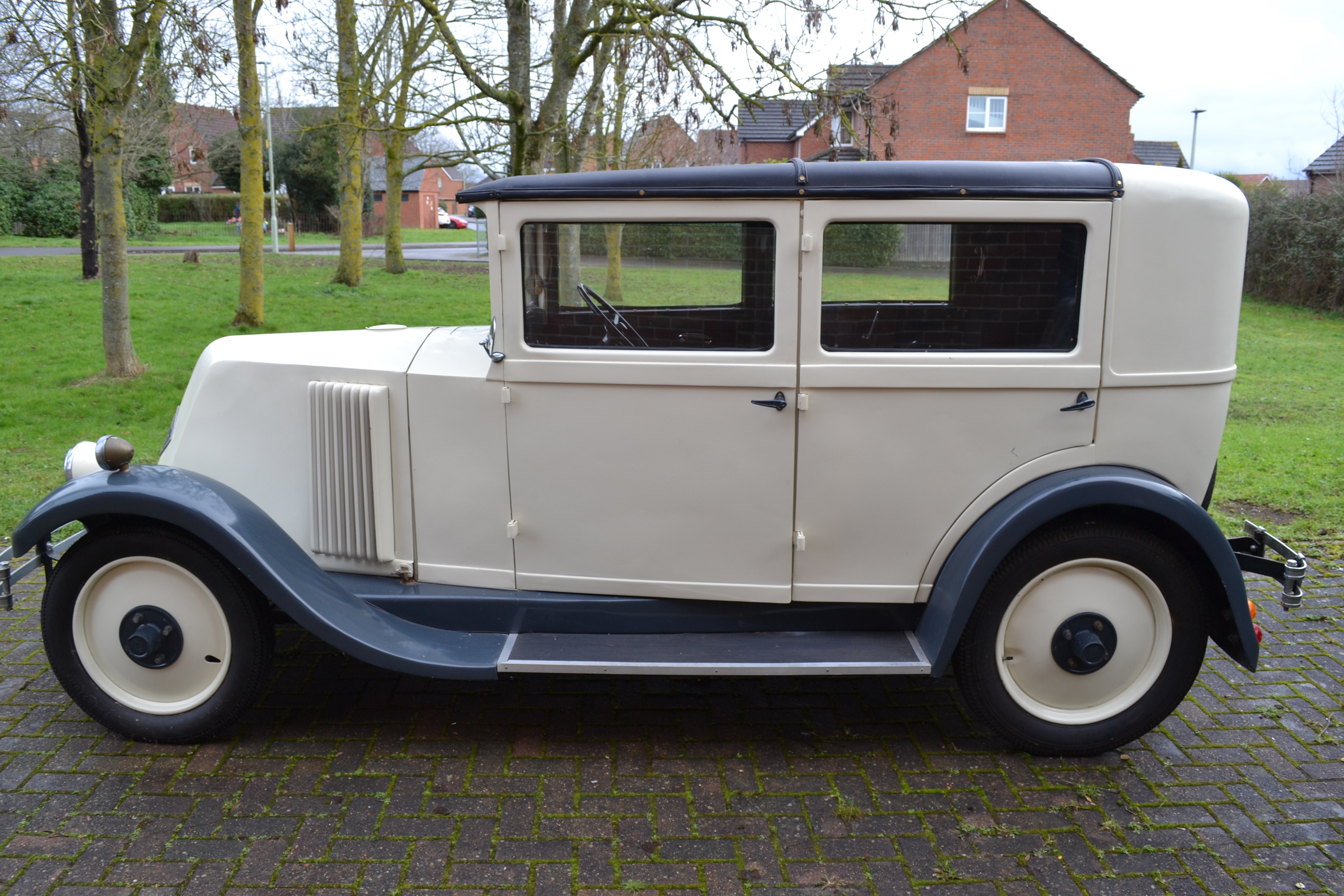 Lot 216 - 1929 Renault NN2 Saloon