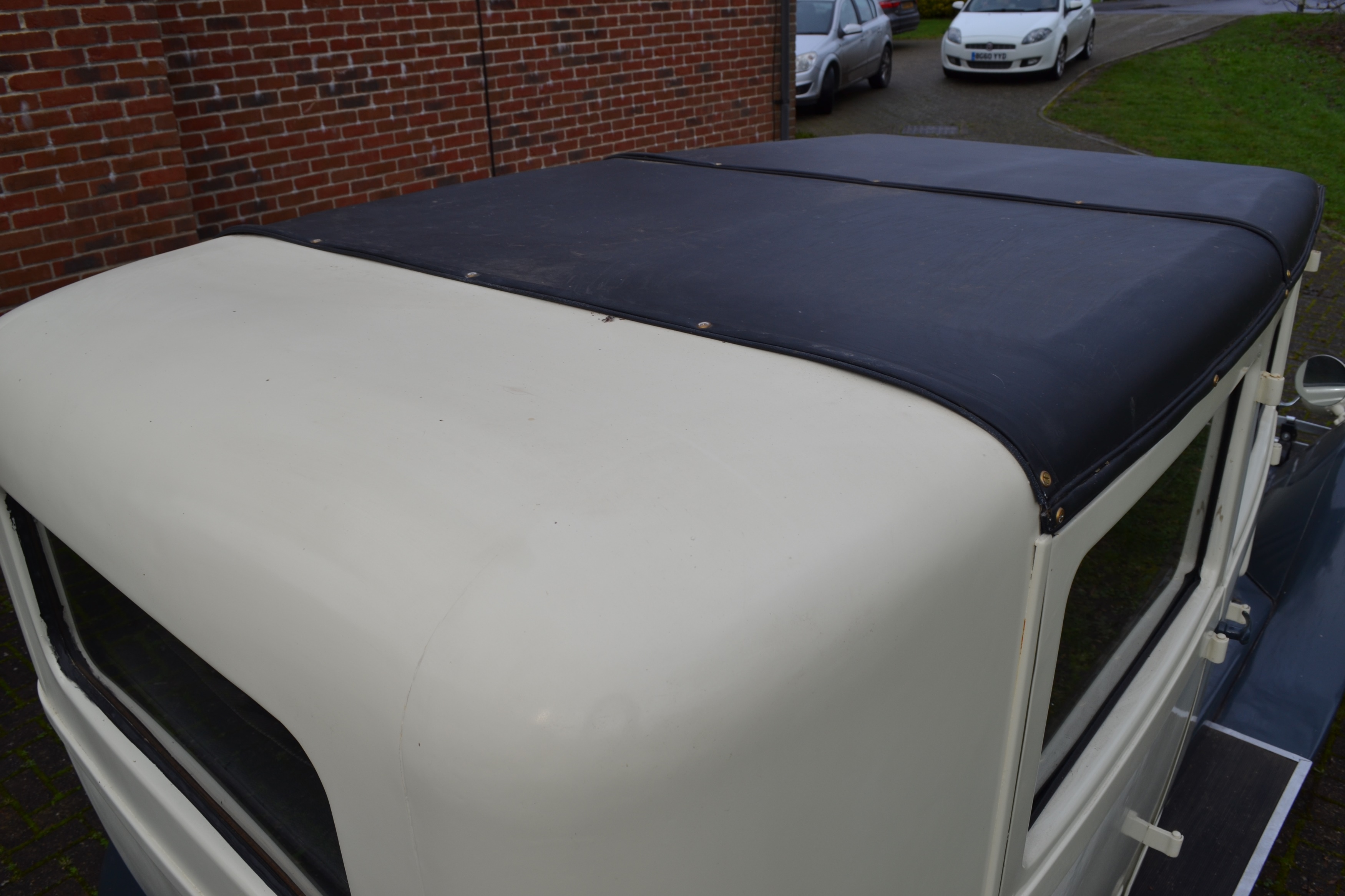 Lot 216 - 1929 Renault NN2 Saloon