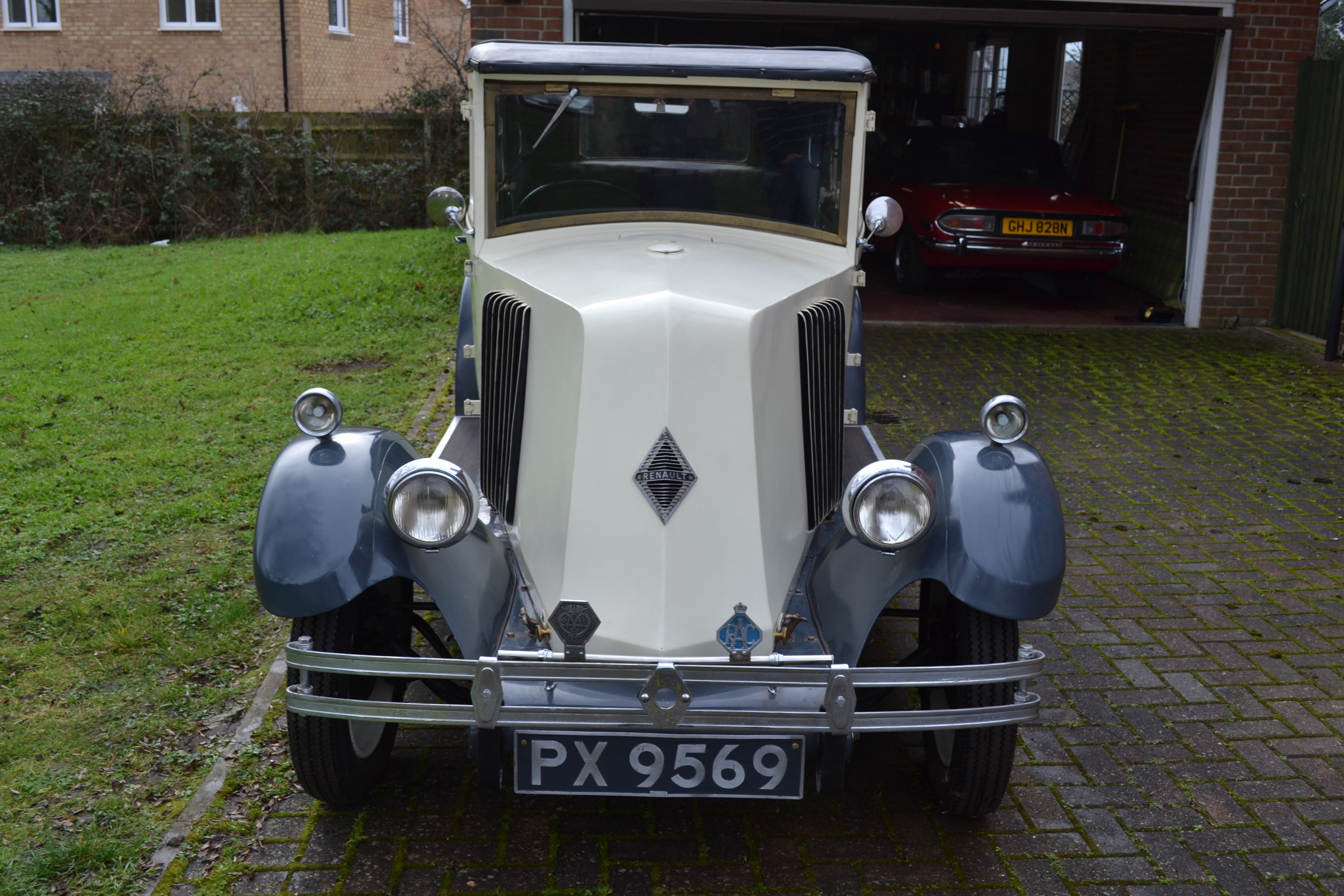 Lot 216 - 1929 Renault NN2 Saloon