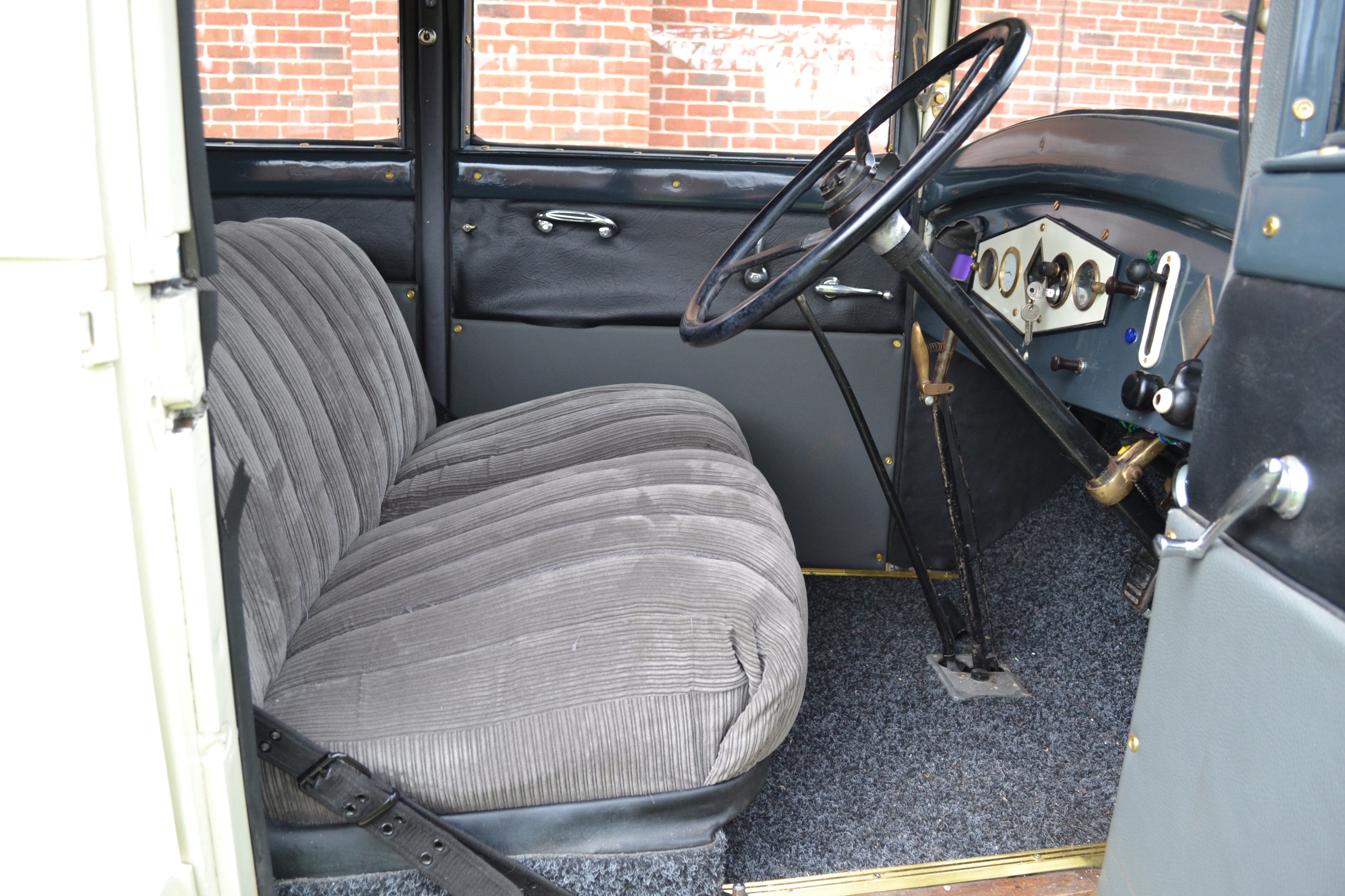 Lot 216 - 1929 Renault NN2 Saloon