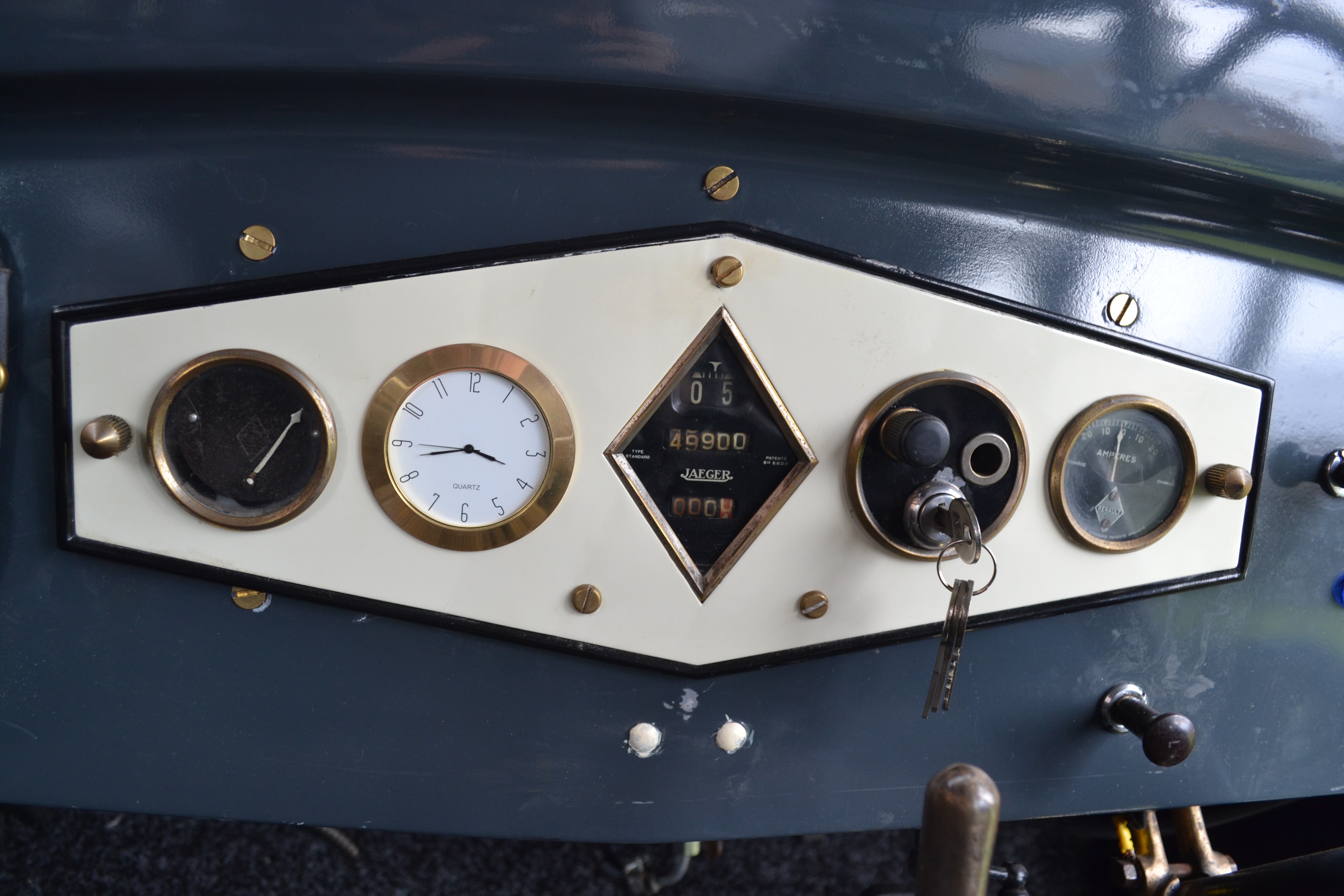 Lot 216 - 1929 Renault NN2 Saloon