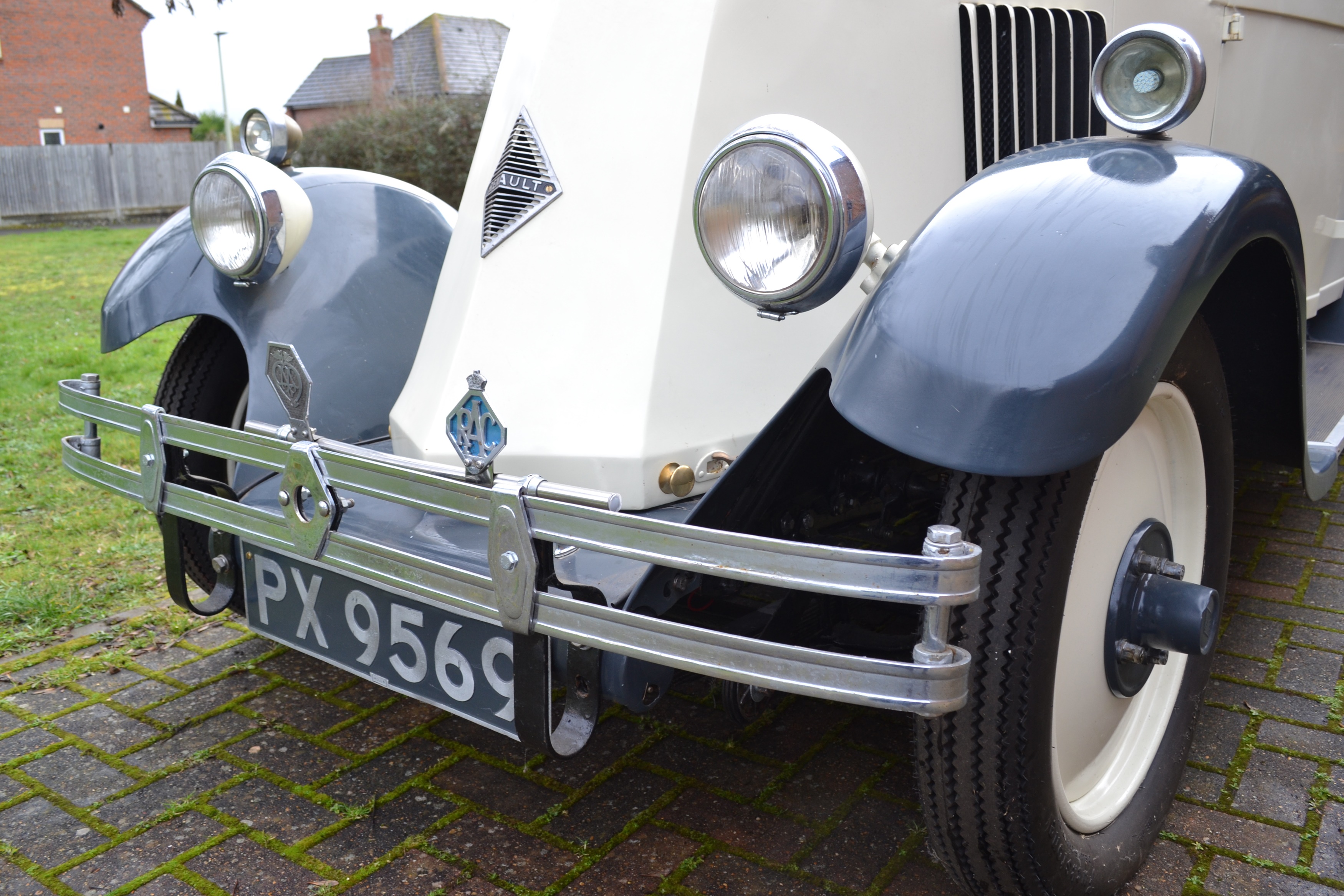 Lot 216 - 1929 Renault NN2 Saloon