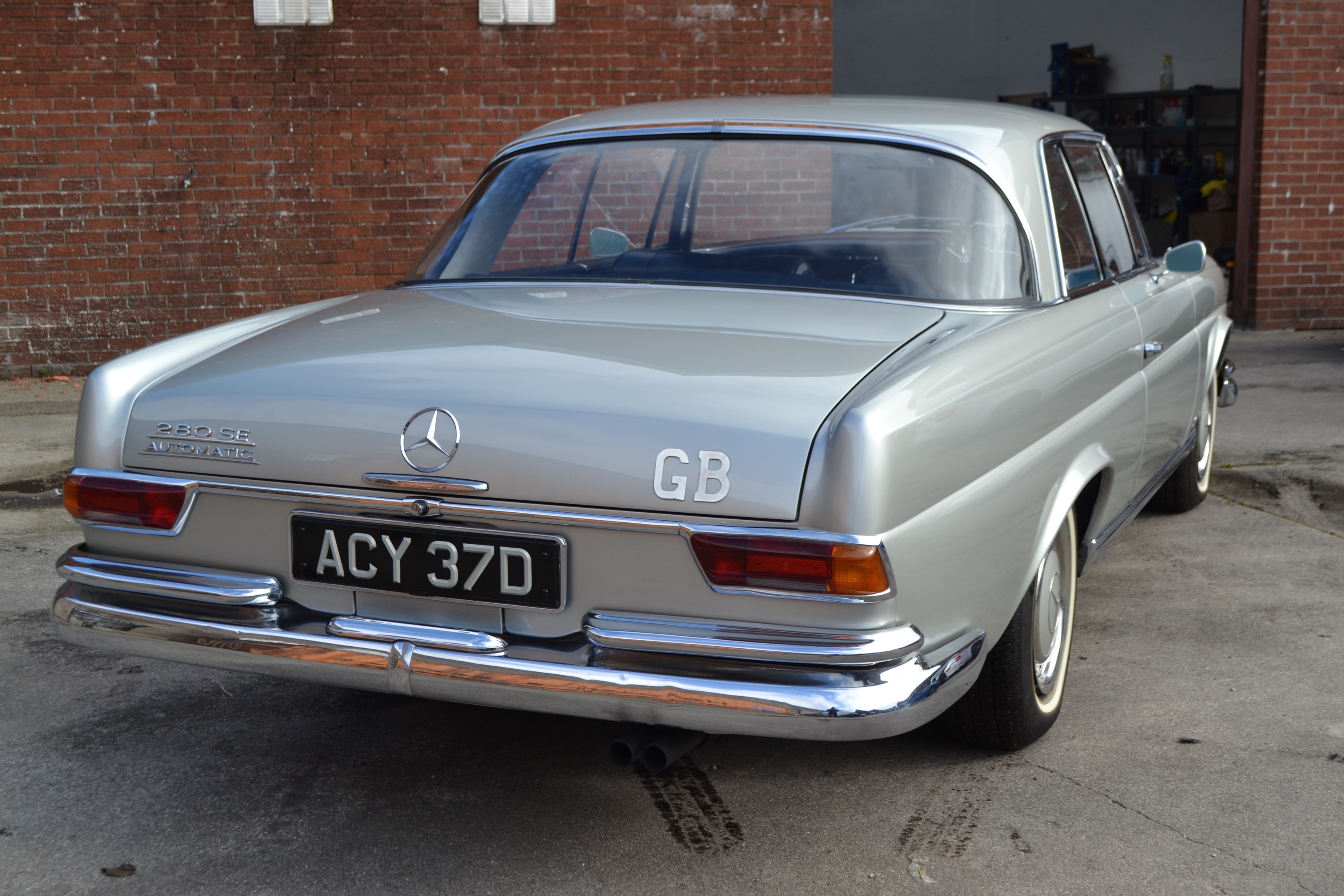 Lot 233 - 1966 Mercedes-Benz 250 SE Coupe