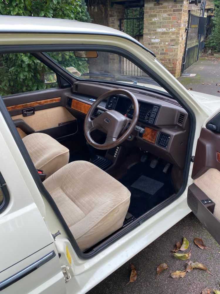 Lot 271 - 1985 Austin Metro Vanden Plas