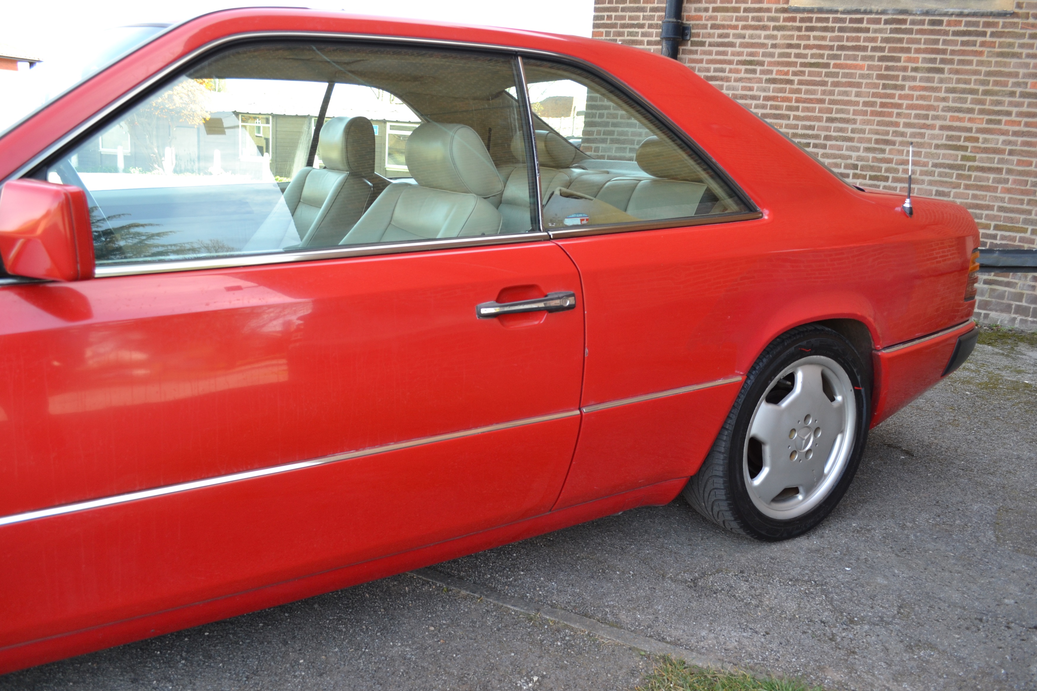 Lot 304 - 1990 Mercedes-Benz 300 CE - 24