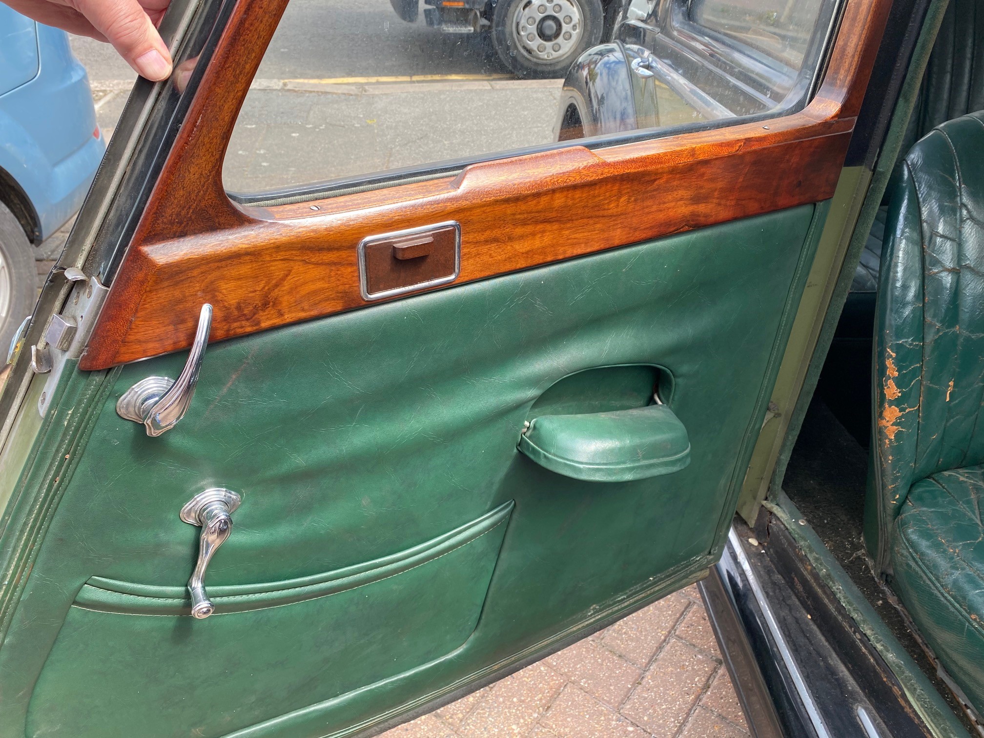 Lot 123 - 1951 Riley RMB Saloon