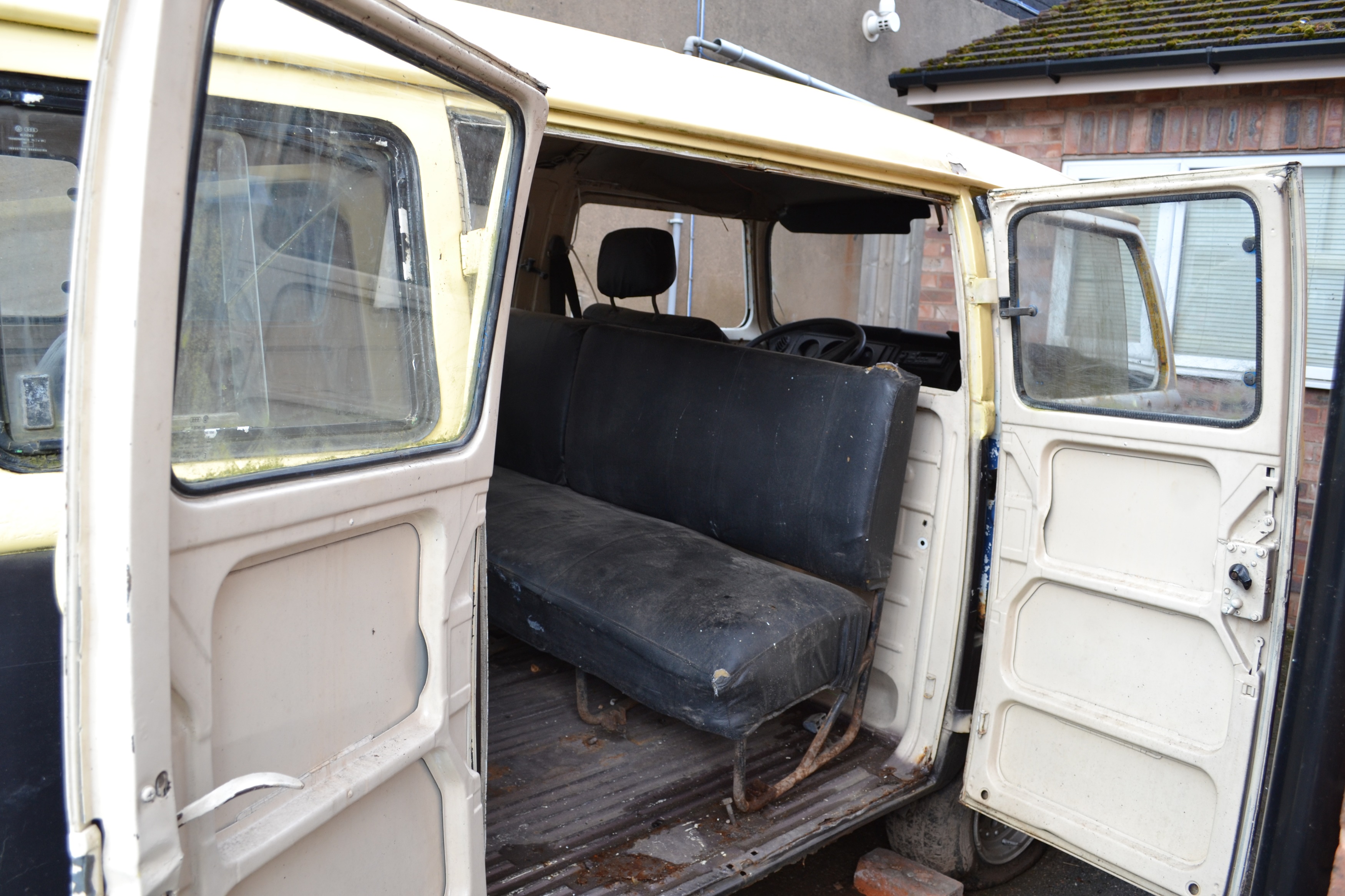 Lot 332 - 1973 Volkswagen Type 2 (T2) 'Day Bus'