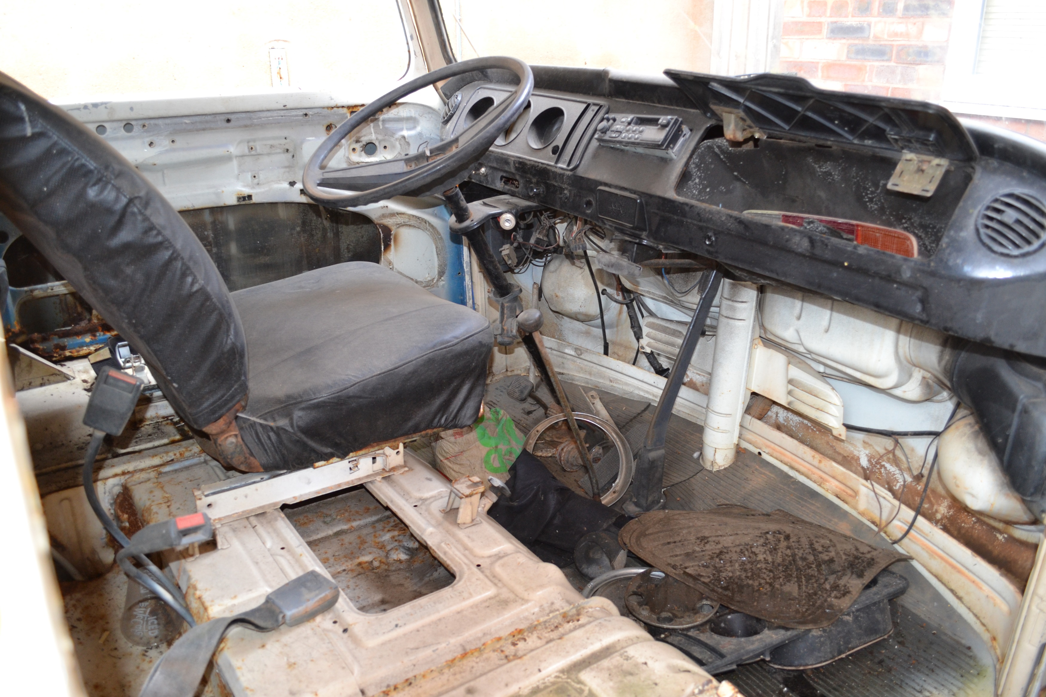 Lot 332 - 1973 Volkswagen Type 2 (T2) 'Day Bus'