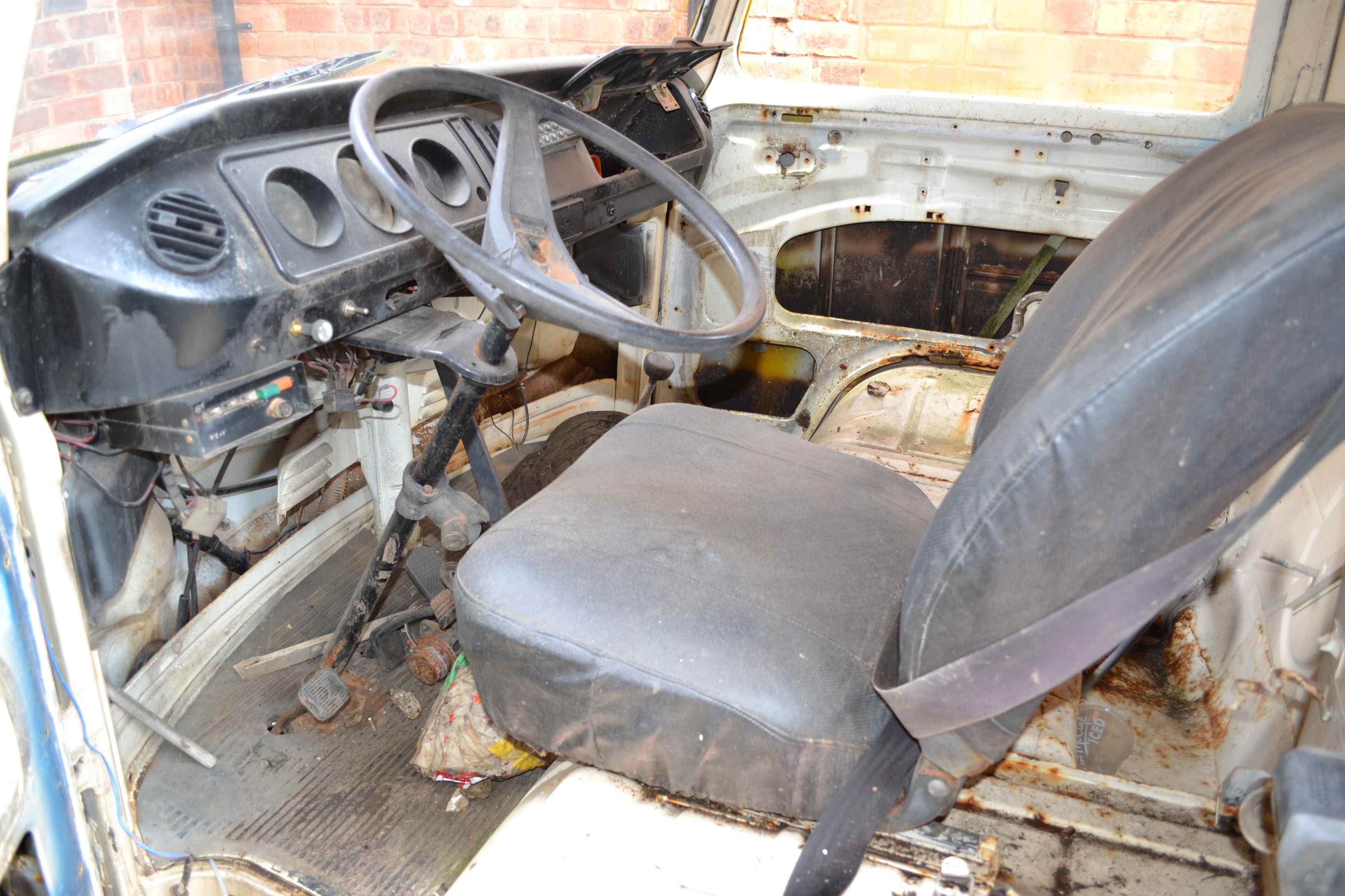 Lot 332 - 1973 Volkswagen Type 2 (T2) 'Day Bus'