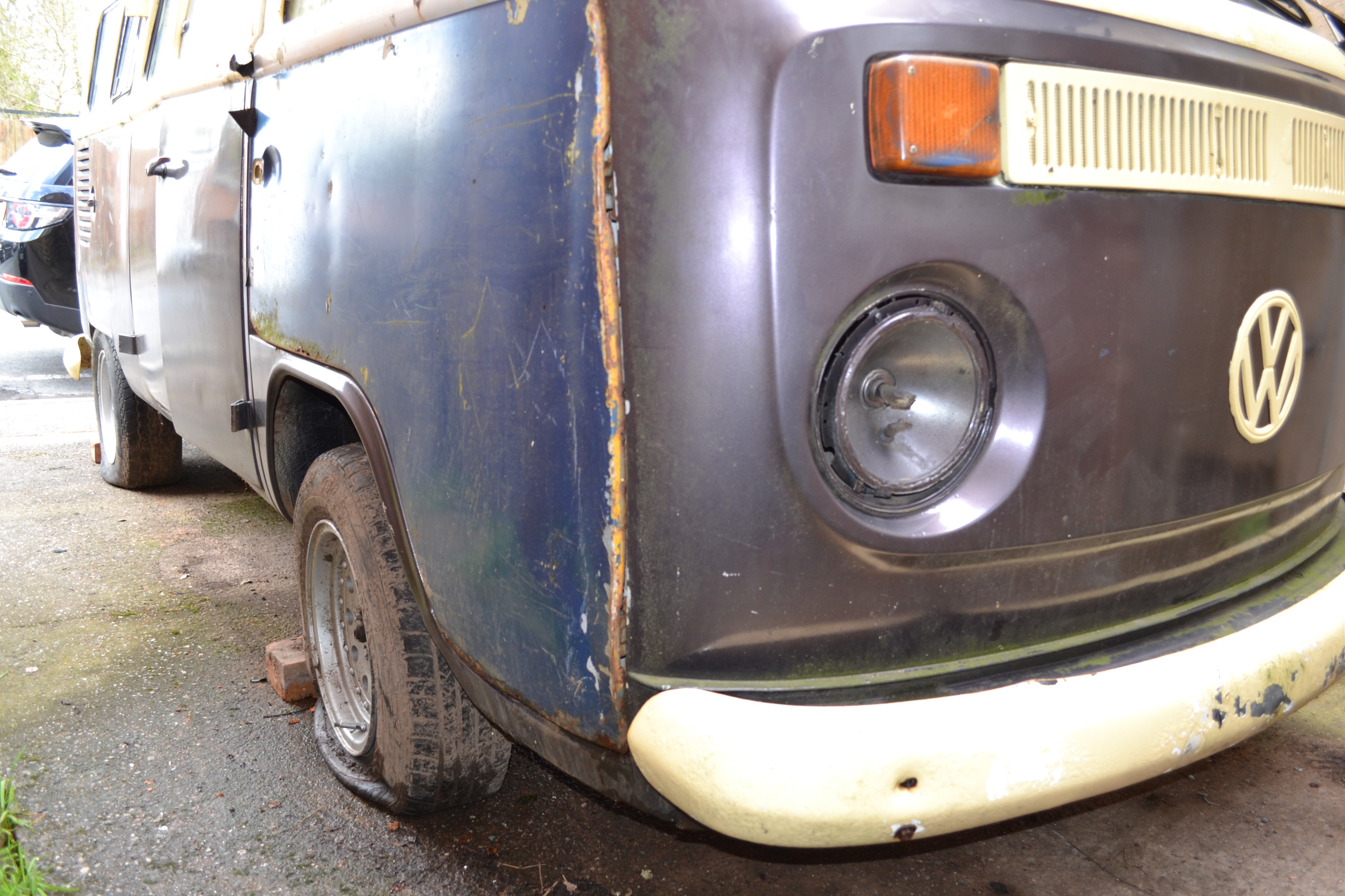 Lot 332 - 1973 Volkswagen Type 2 (T2) 'Day Bus'