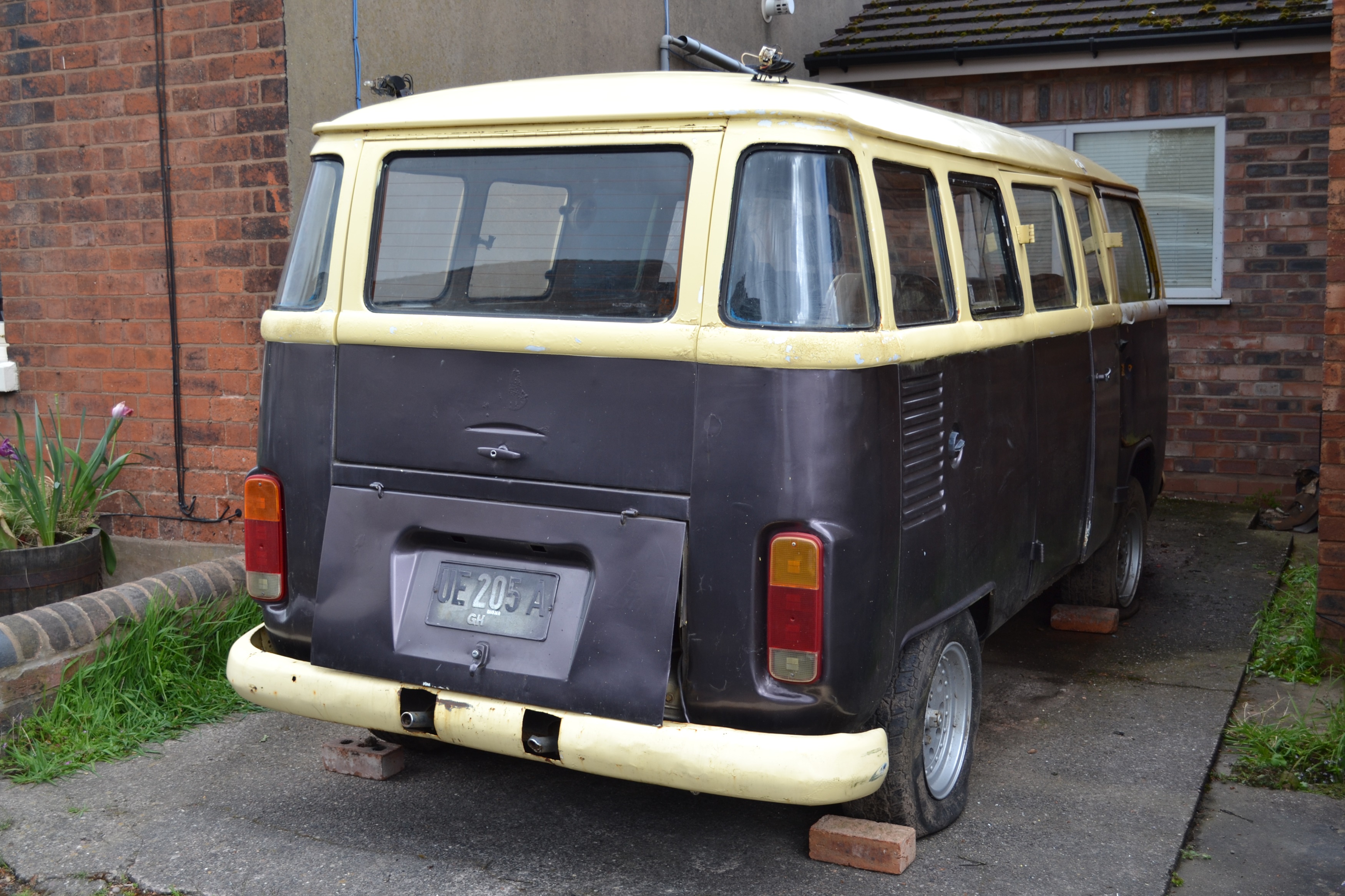Lot 332 - 1973 Volkswagen Type 2 (T2) 'Day Bus'