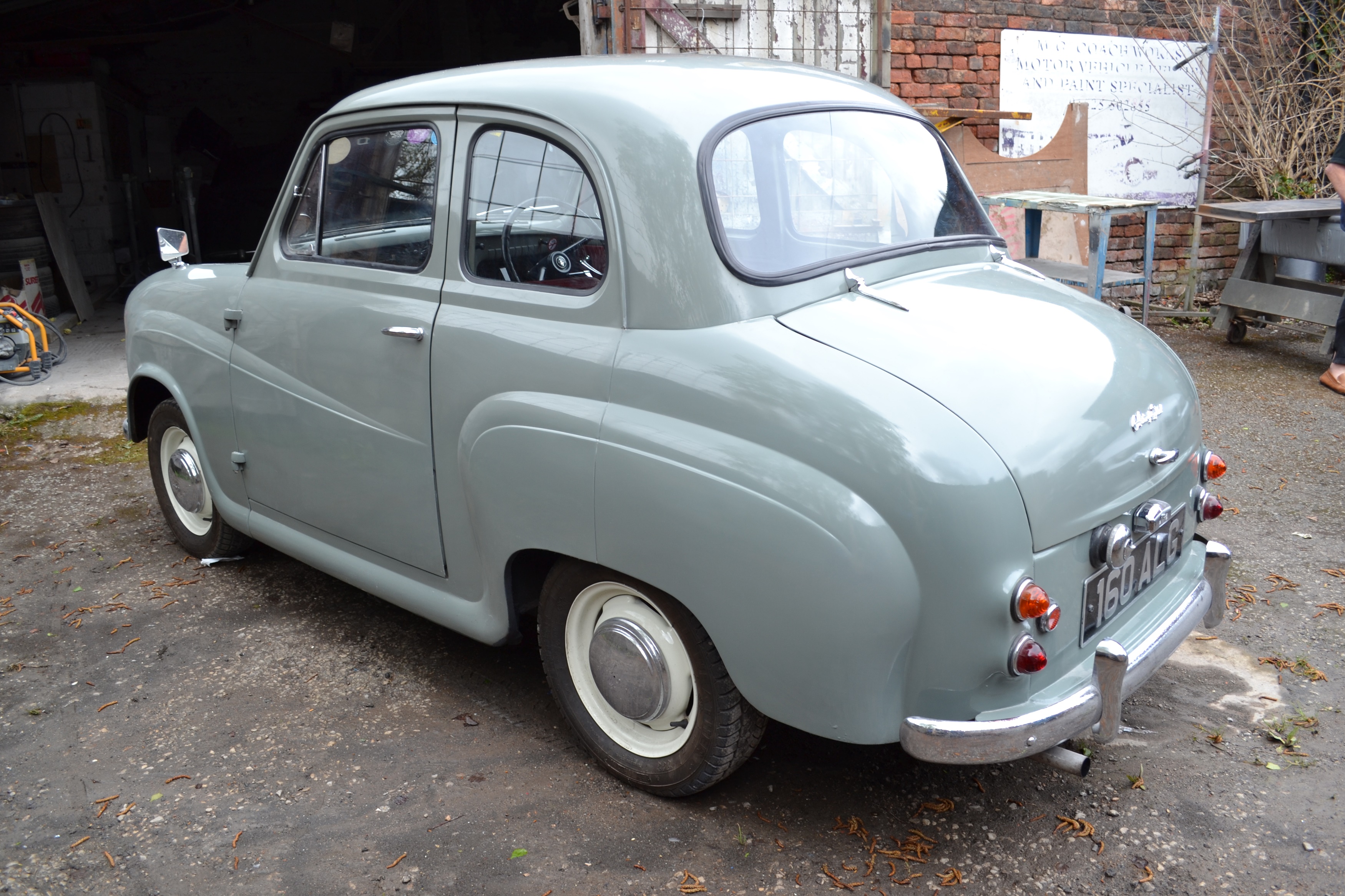 Lot 352 - 1957 Austin A35 Saloon