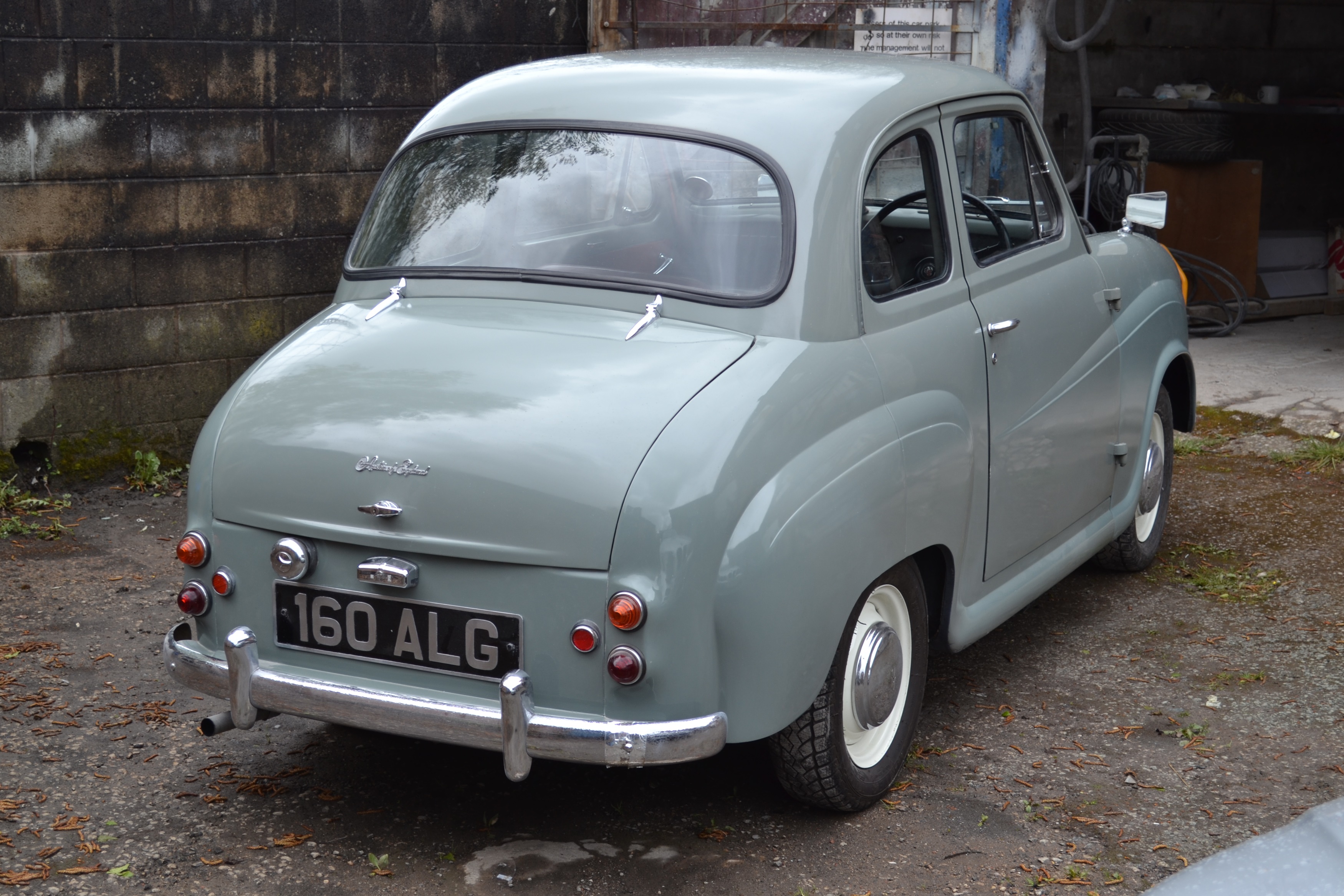 Lot 352 - 1957 Austin A35 Saloon