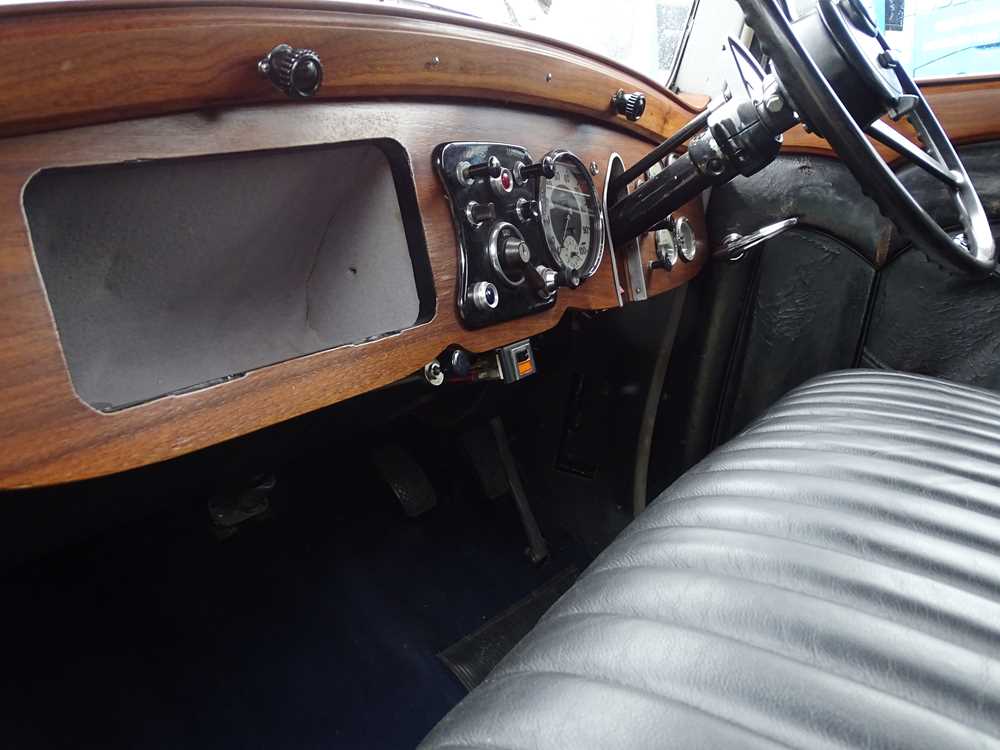 Lot 99 - 1940 Daimler EL24 Limousine