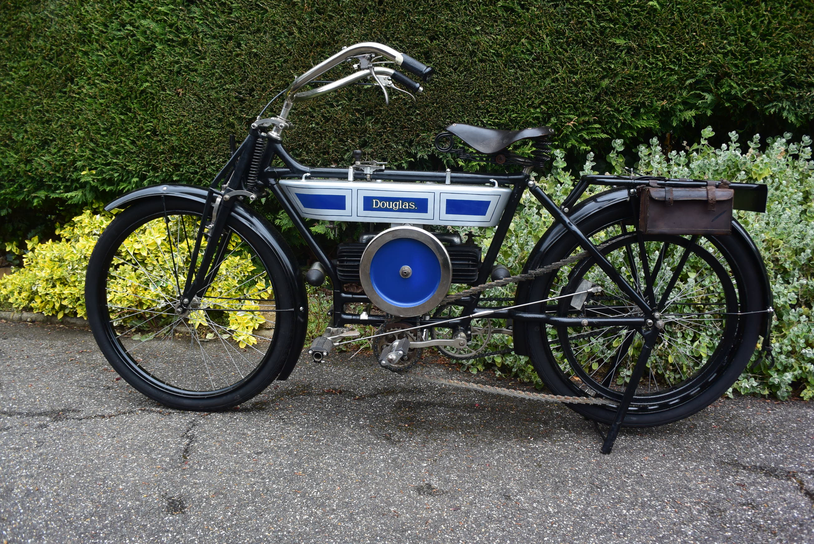 Lot 48 - 1910 Douglas Model C