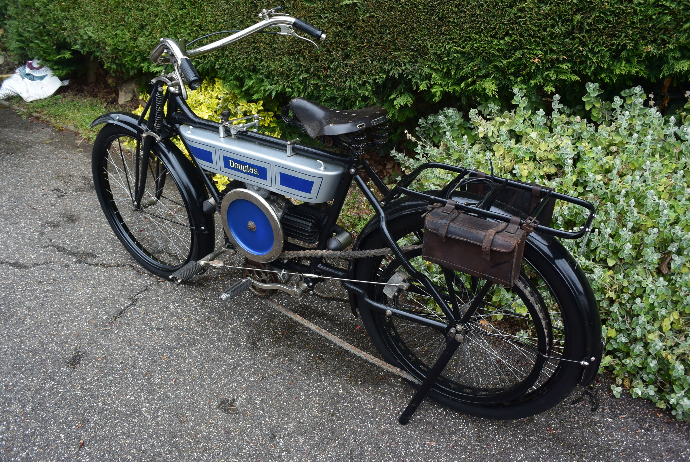 Lot 48 - 1910 Douglas Model C