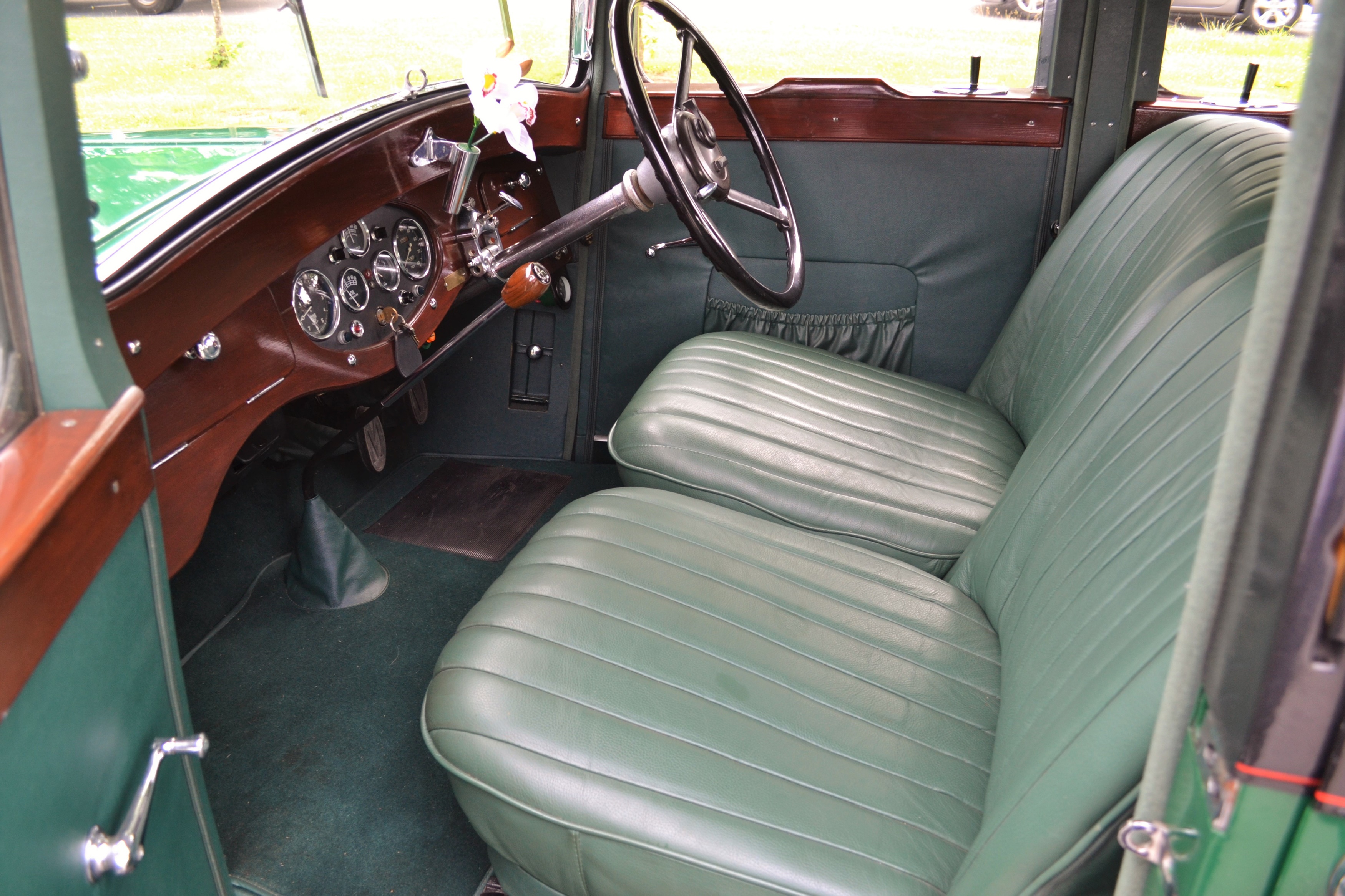 Lot 11 - 1935 Morris Oxford Sixteen Saloon