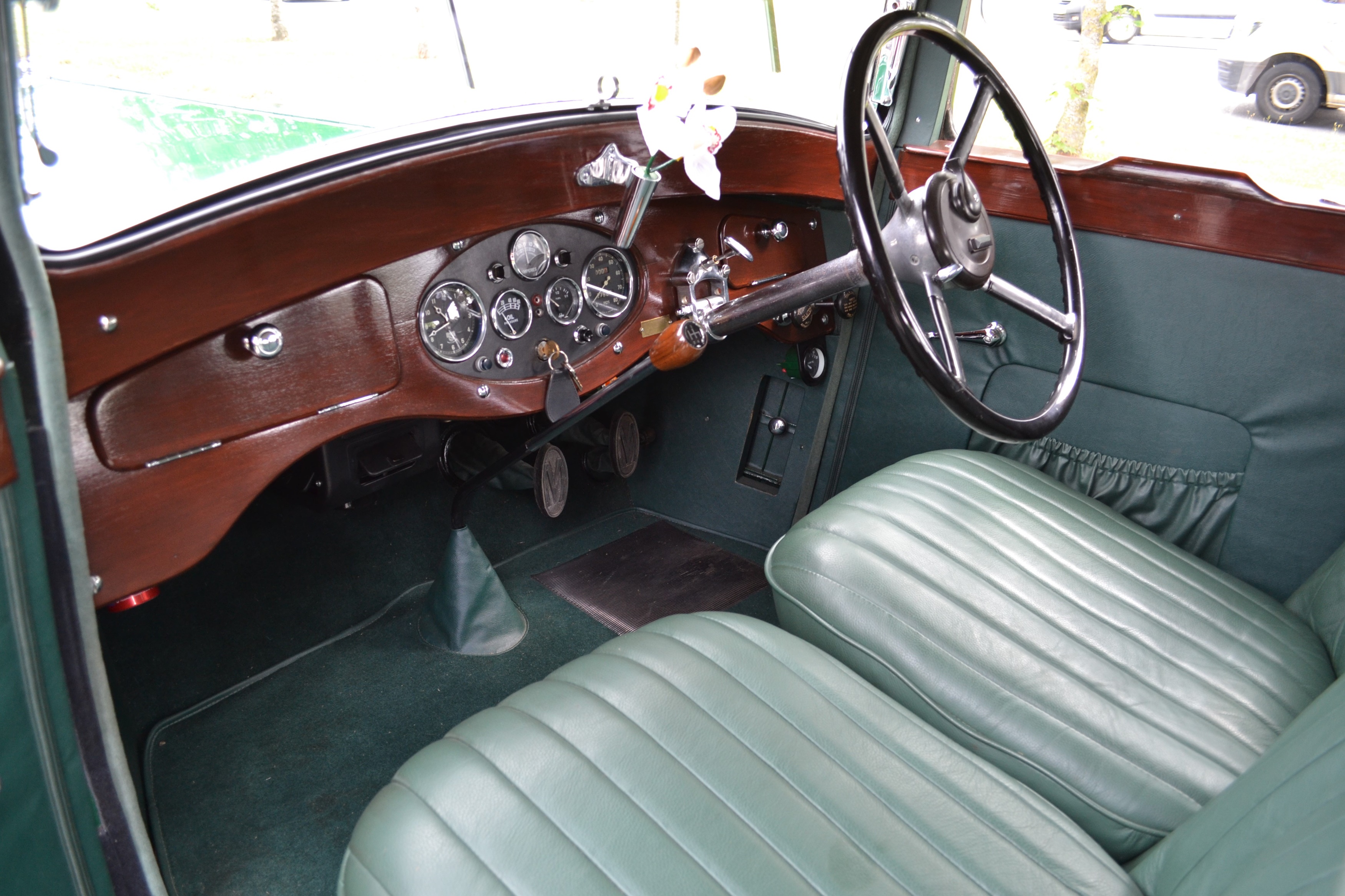 Lot 11 - 1935 Morris Oxford Sixteen Saloon