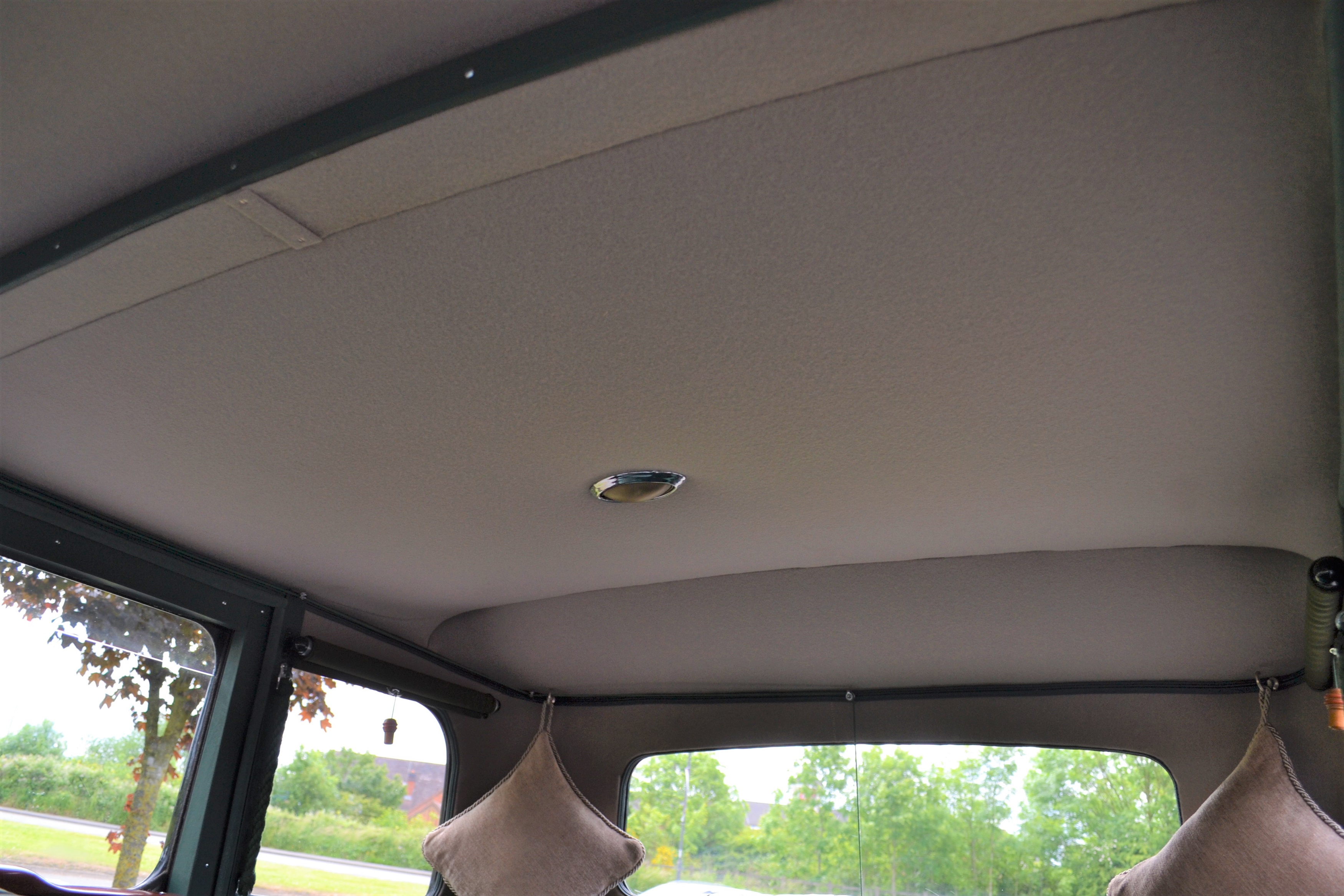 Lot 11 - 1935 Morris Oxford Sixteen Saloon