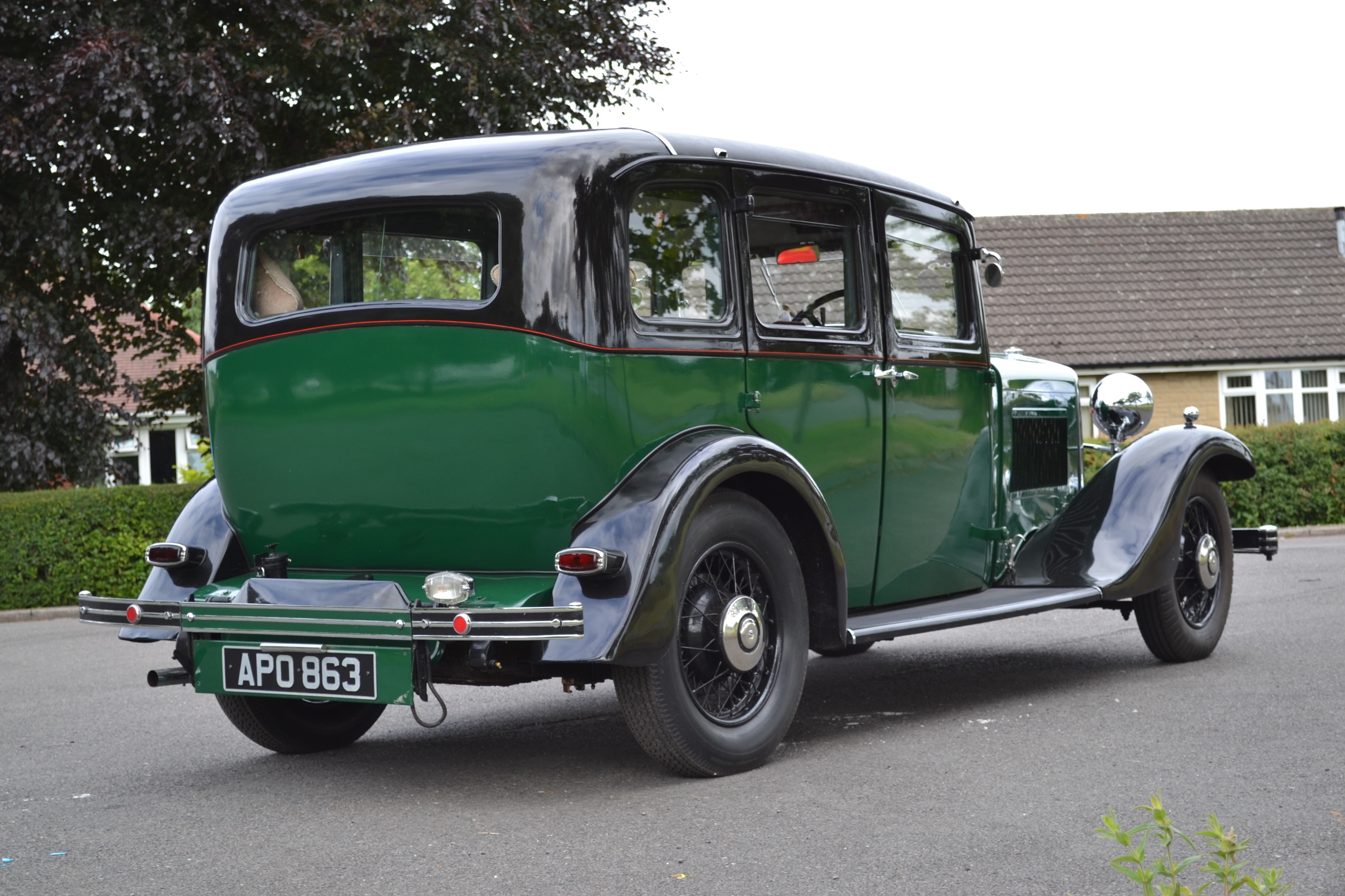Lot 11 - 1935 Morris Oxford Sixteen Saloon